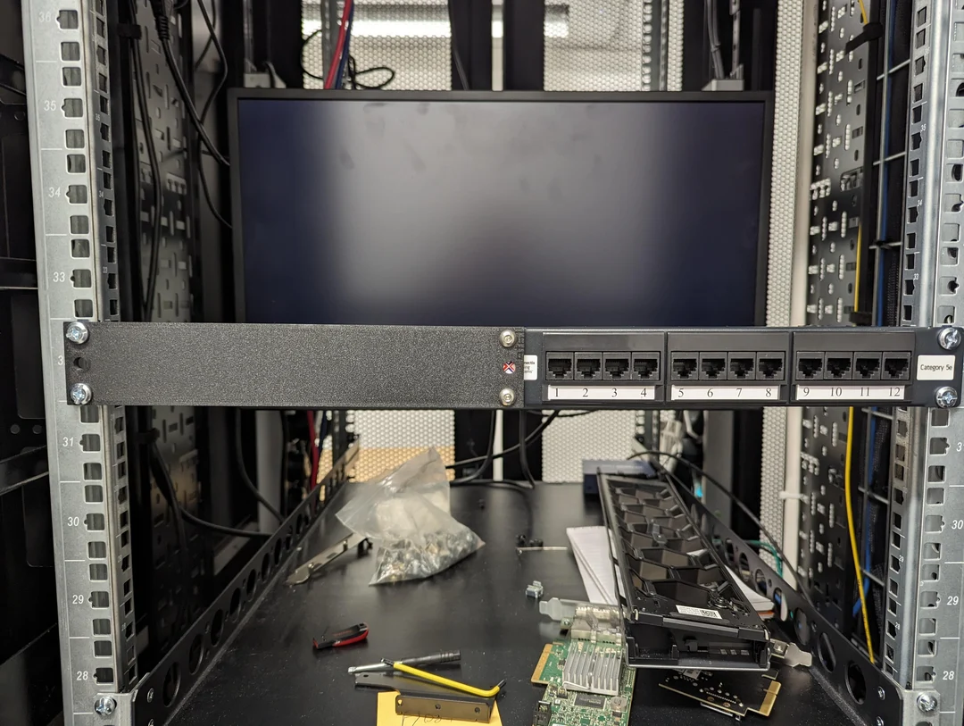 10" to 19" rack adapter | Scrolller