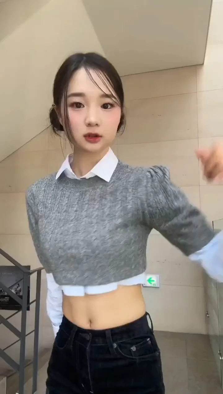 240323 LIMELIGHT TikTok Update - Gaeun's LOOK AT ME Challenge | Scrolller