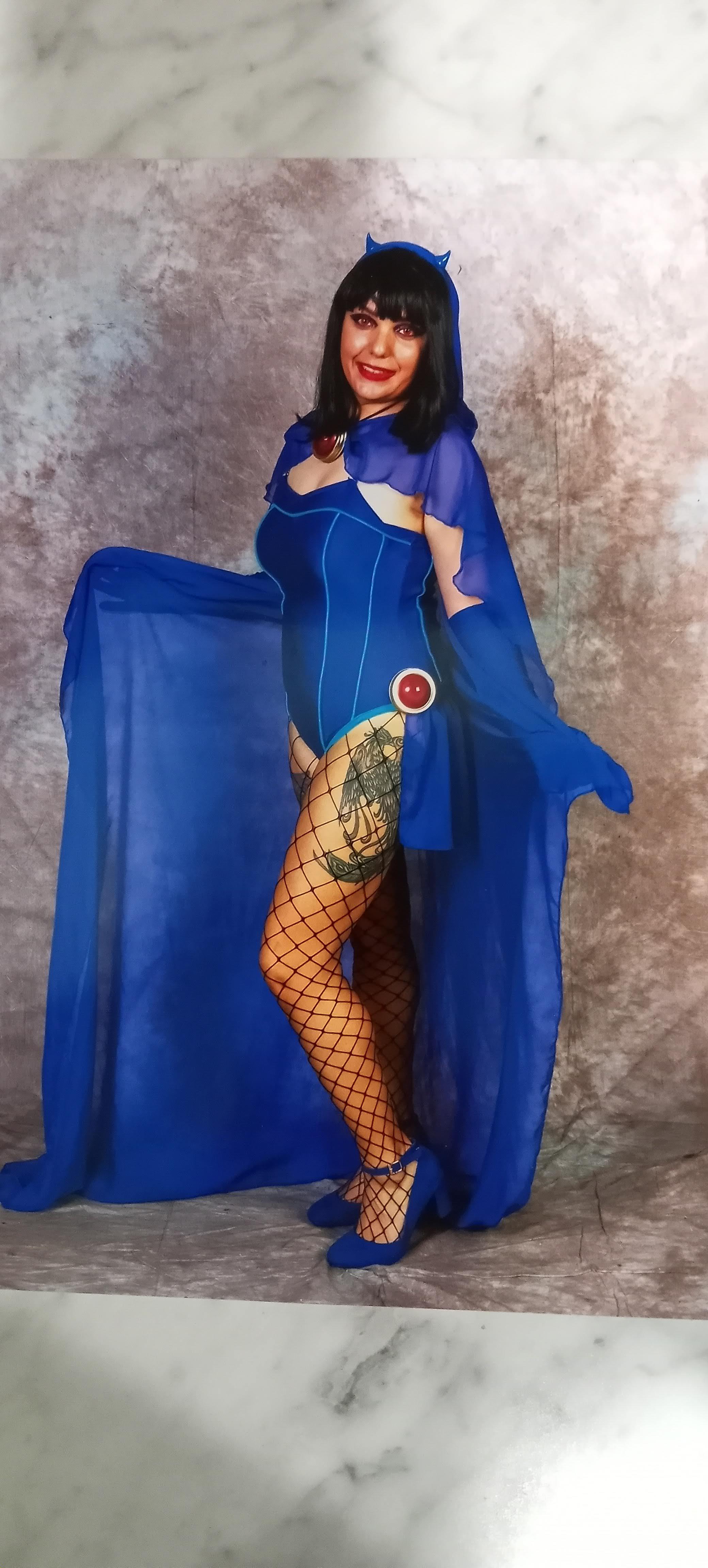 Bombshell Raven | Scrolller