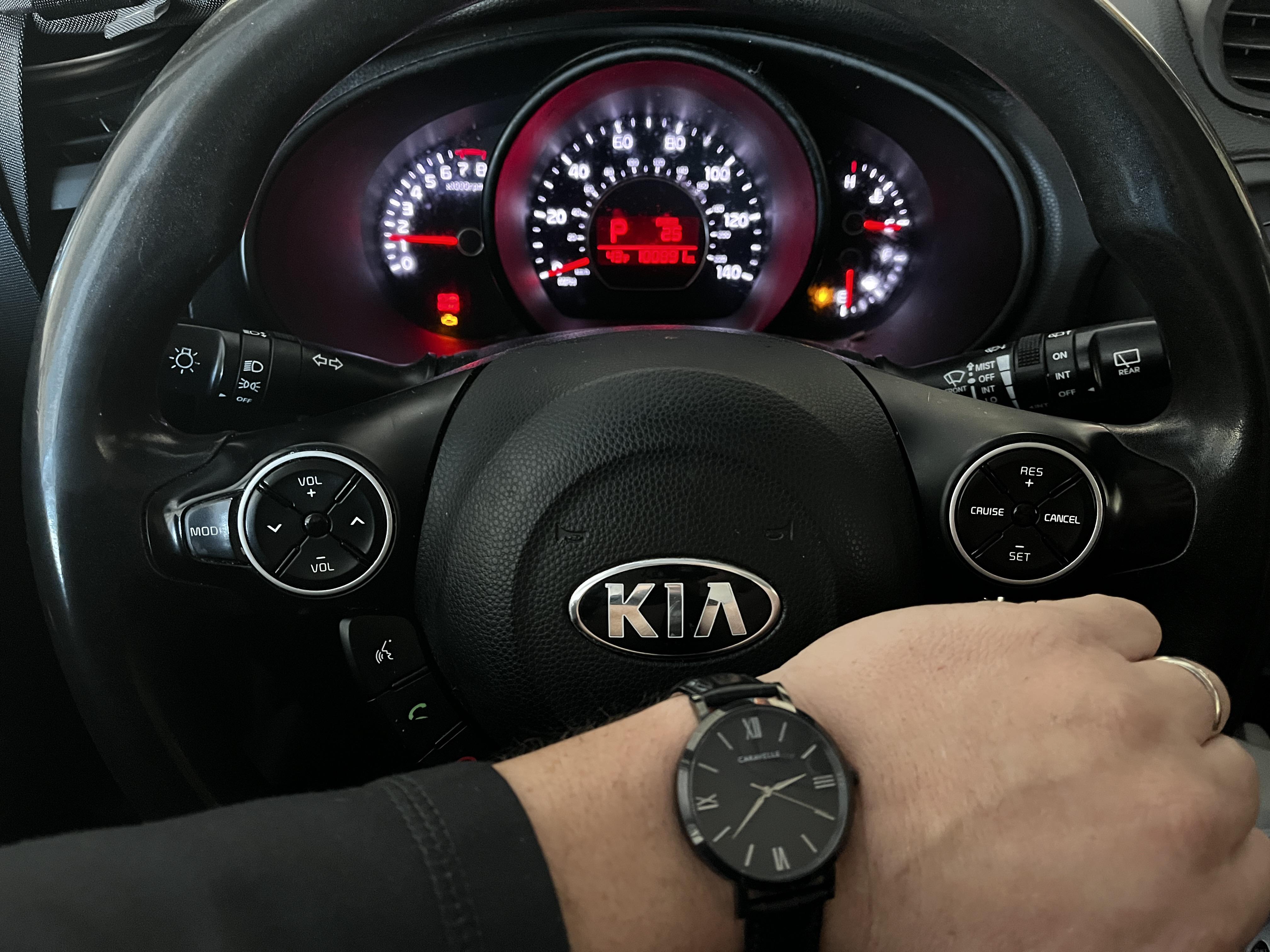 The best steering wheel shot of 2025 | Scrolller