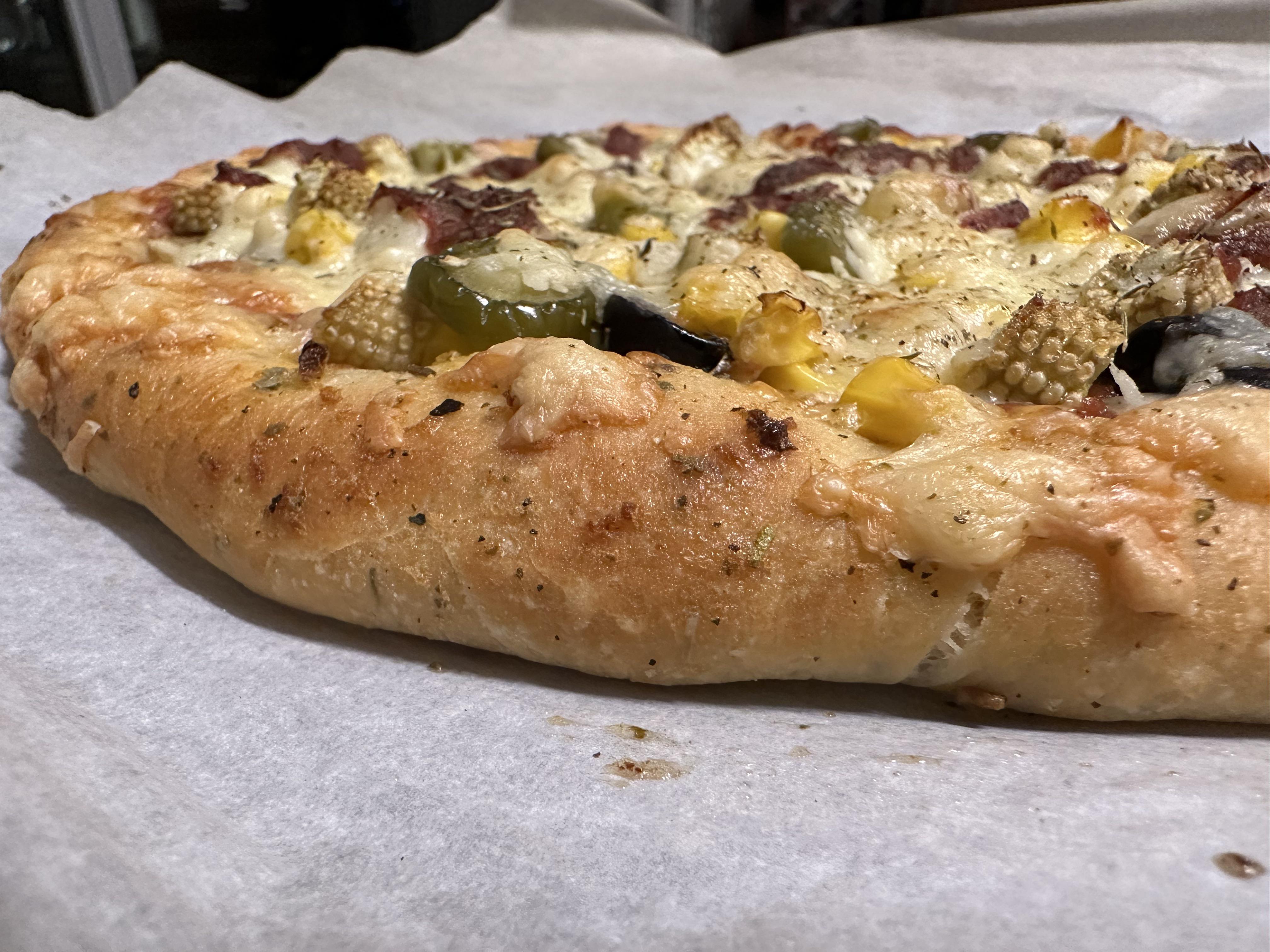 [Homemade] Stuffed Crust Pizza | Scrolller