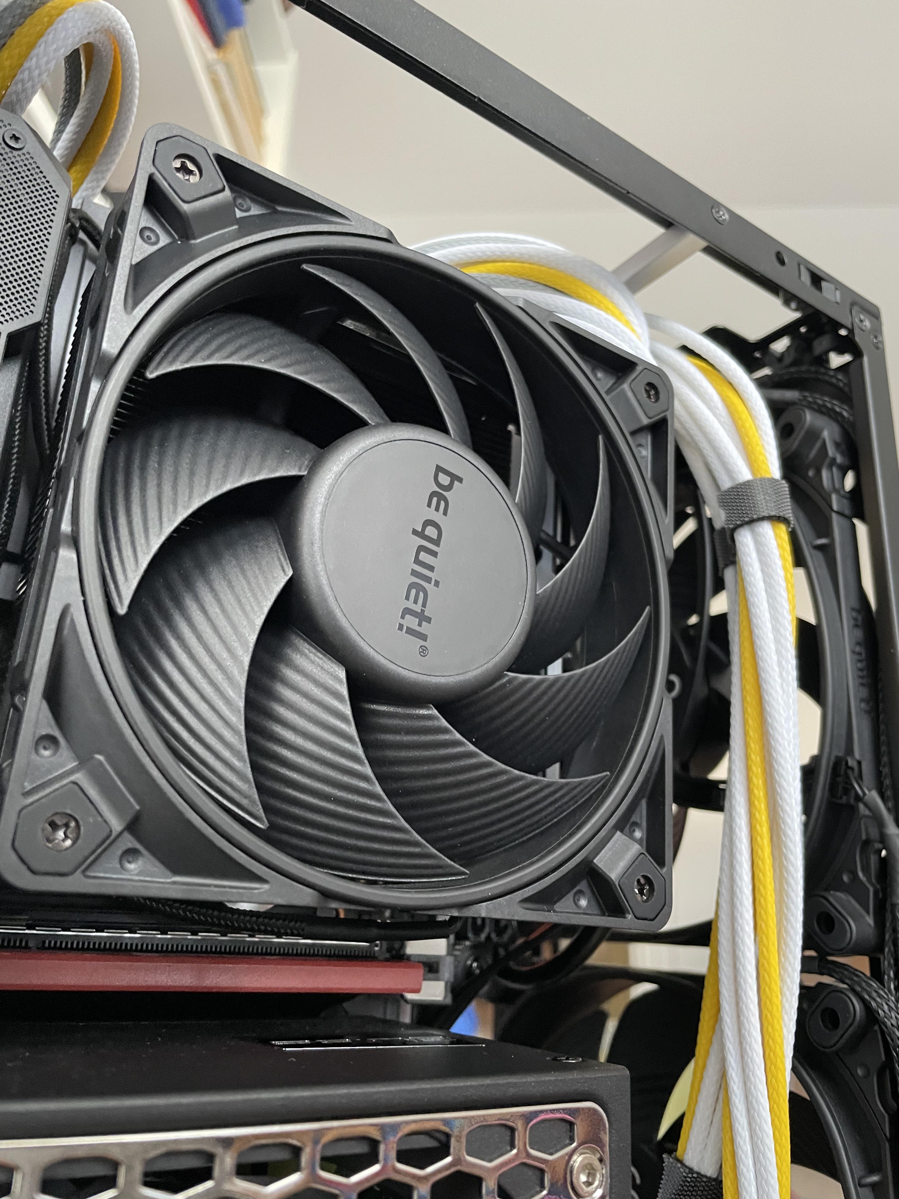 First SFF Build // Meshlicious | Scrolller