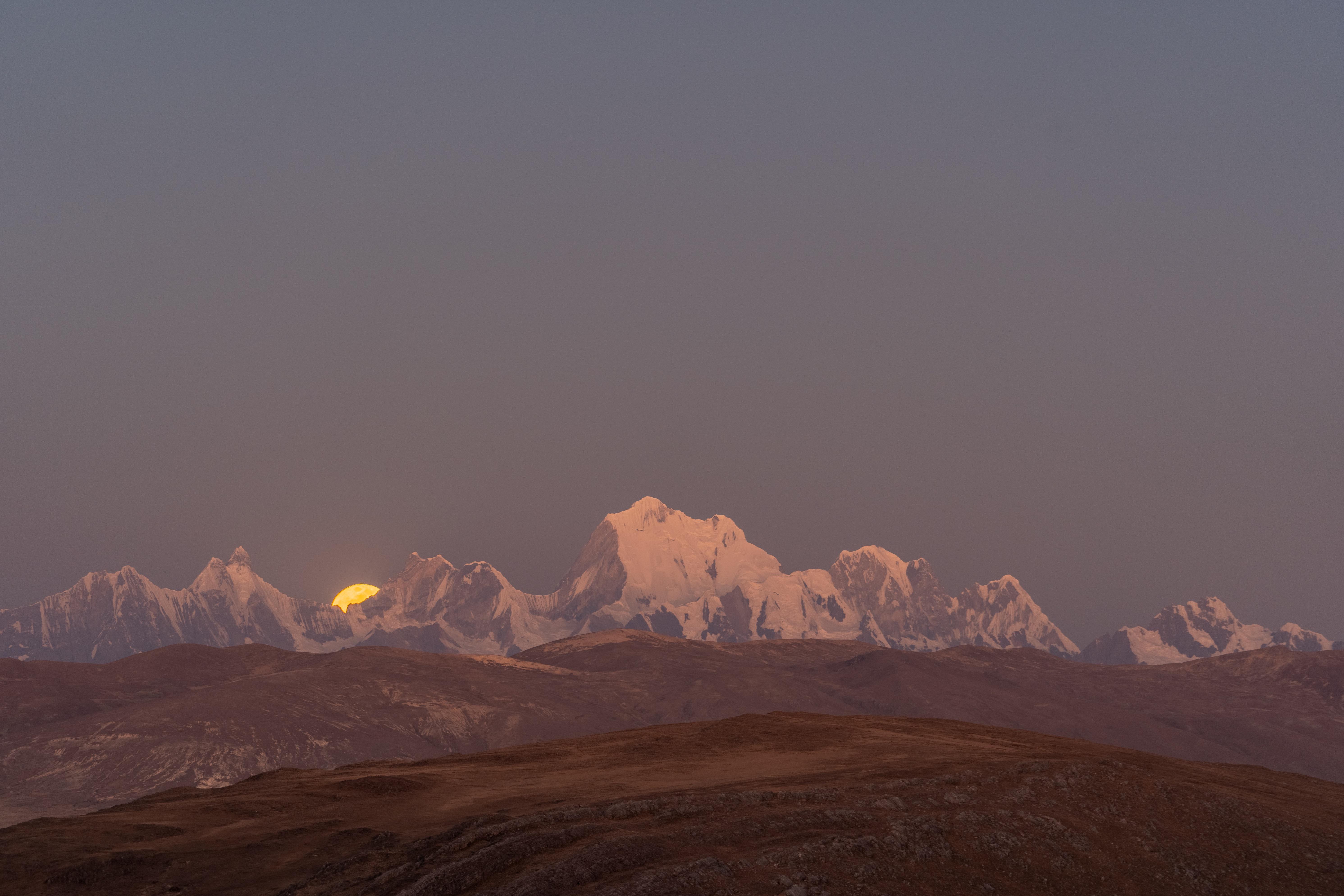 Supermoon over the Cordillera Huayhuash [6000x4000][OC] | Scrolller