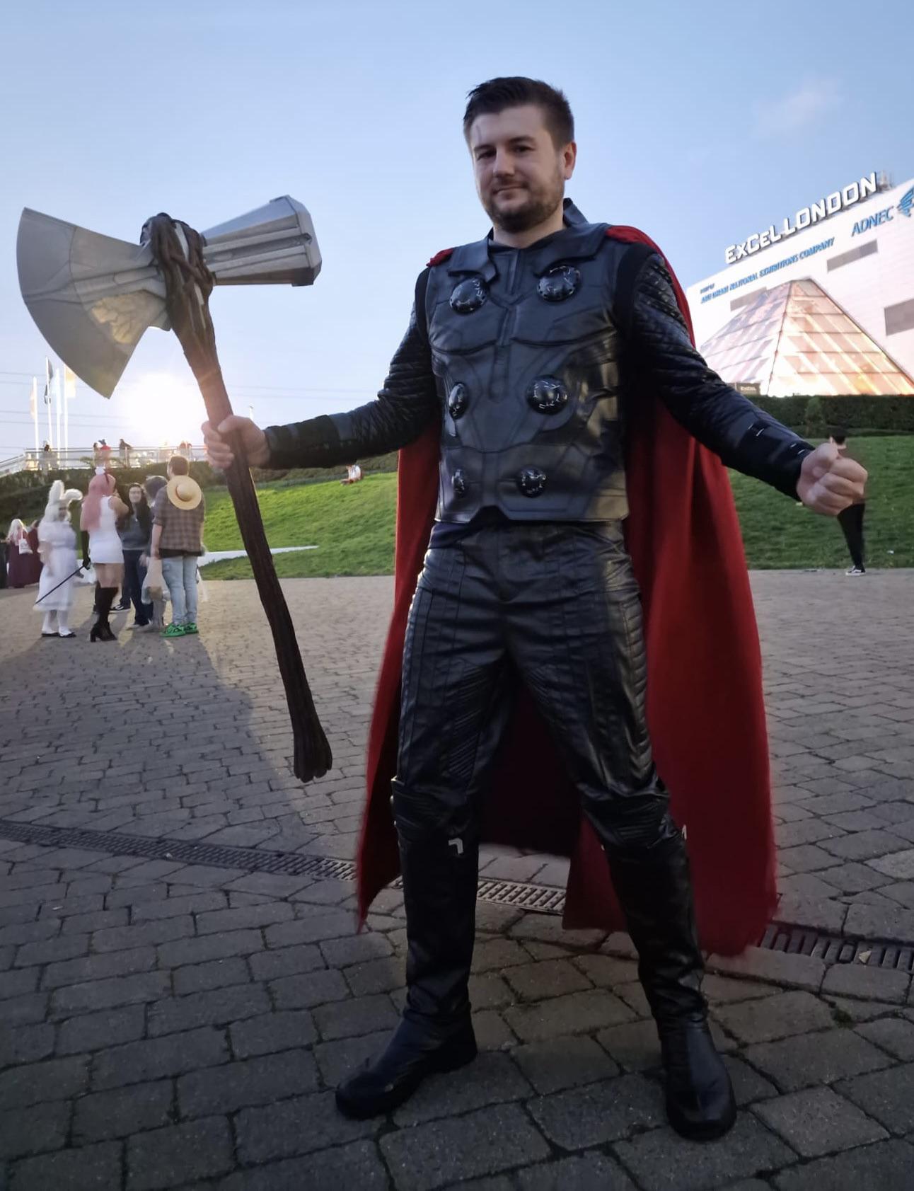 [Cosplay] Thor from Avengers Infinity War that I wore to MCM Comic Con London! Capes are so cool ...