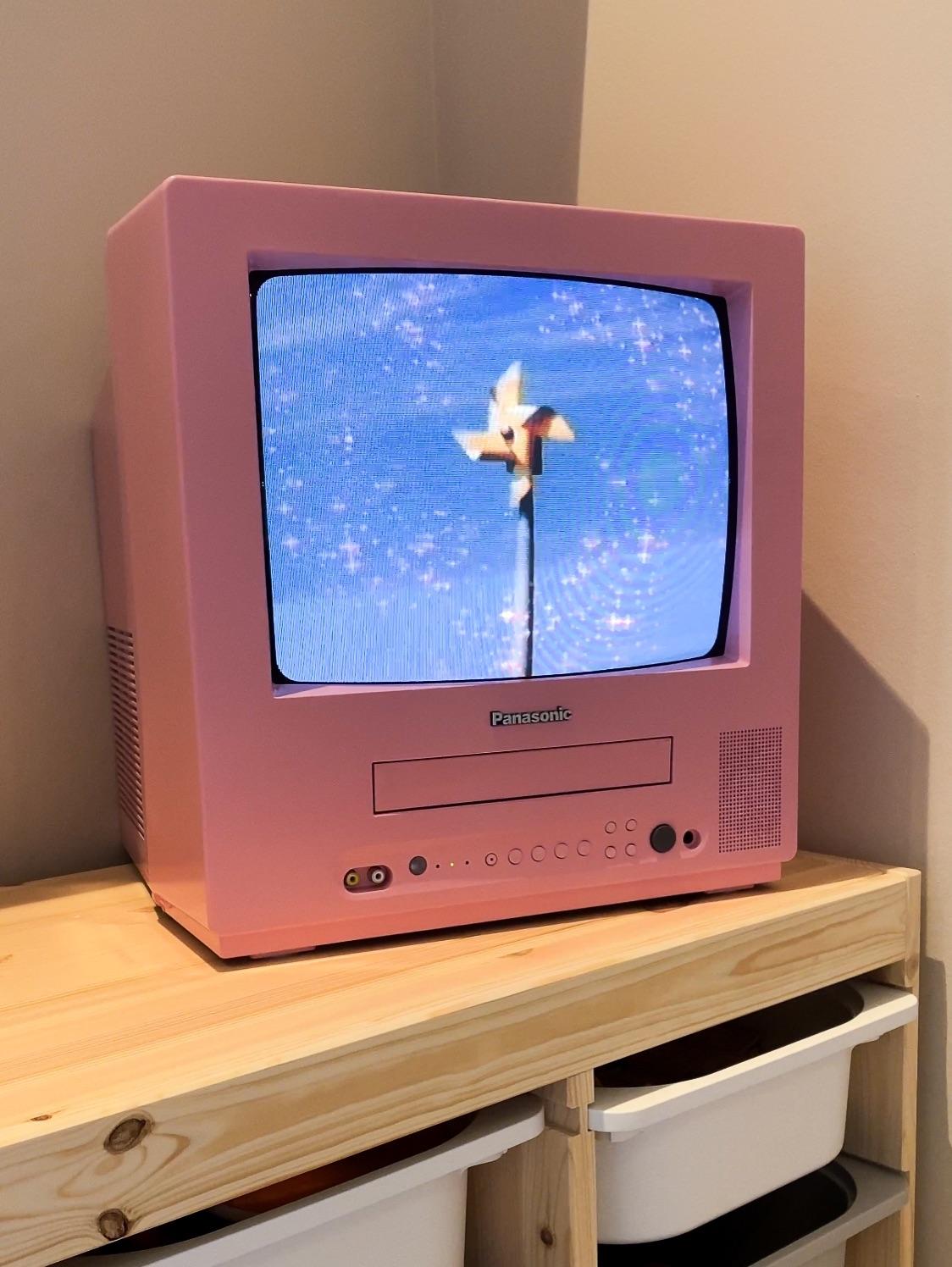 How I painted my CRT 🌸 | Scrolller