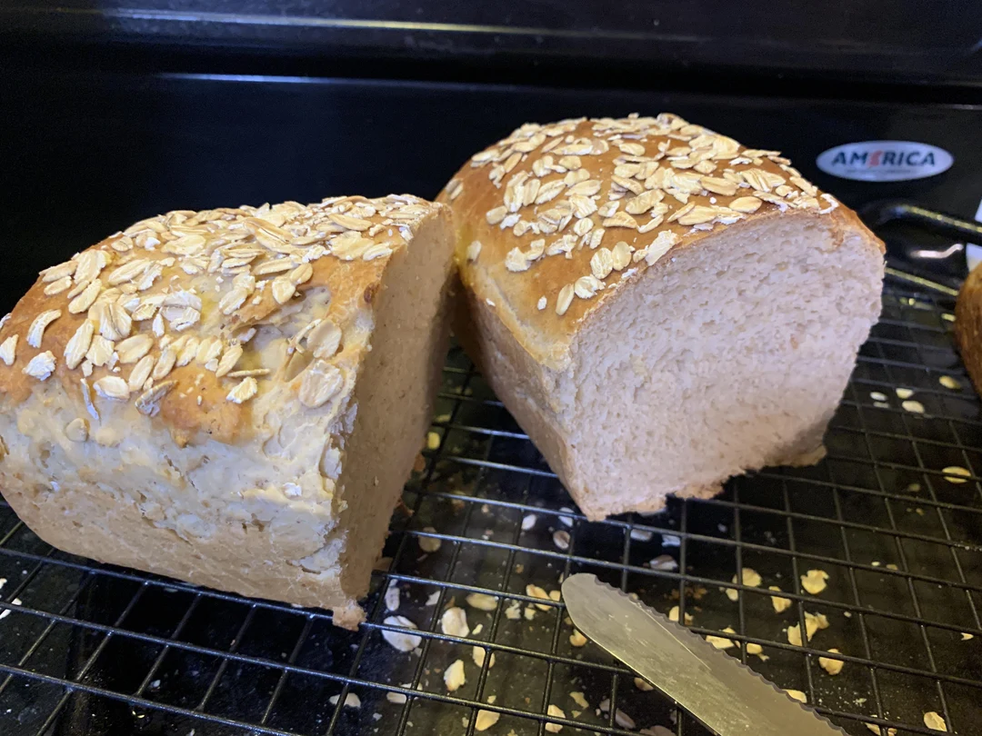 Old-Fashioned Oatmeal Bread | Scrolller