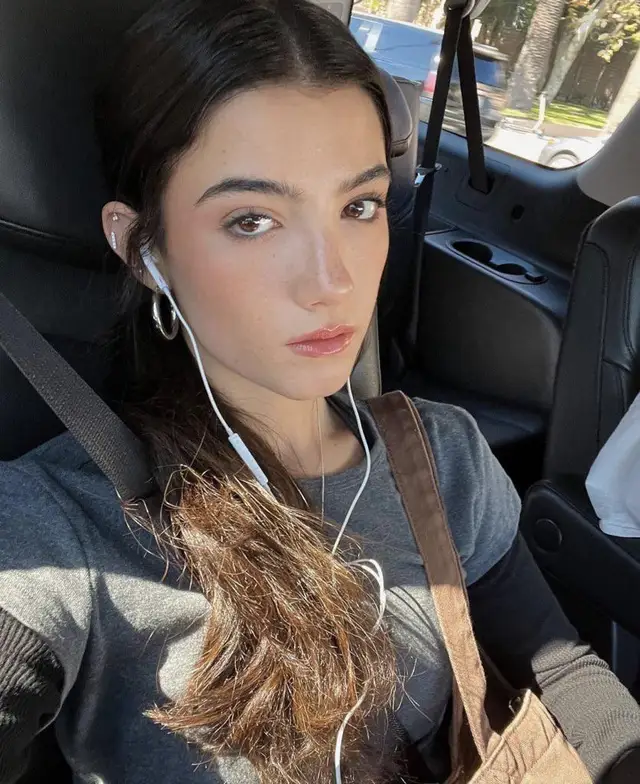 Charli Damielo | Scrolller