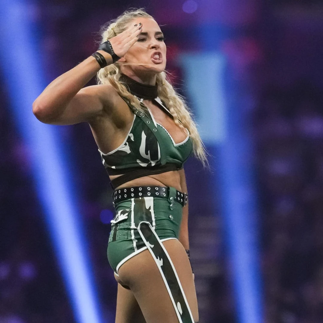 Lacey Evans | Scrolller