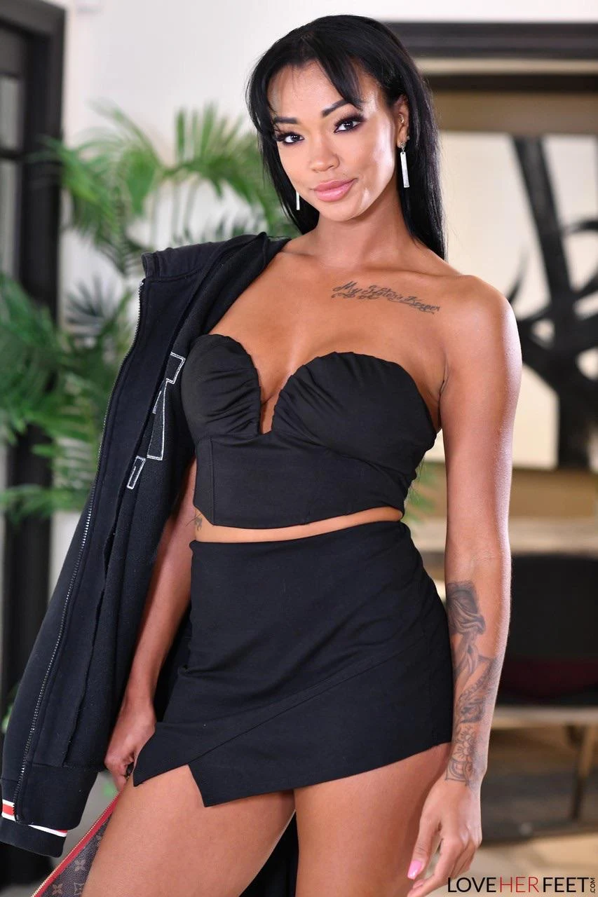 Harley Dean | Scrolller