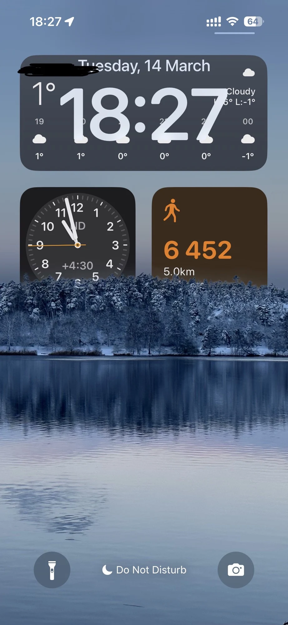 A glitch made my widgets fade behind the wallpaper. I wish they did this always, looks quite ...
