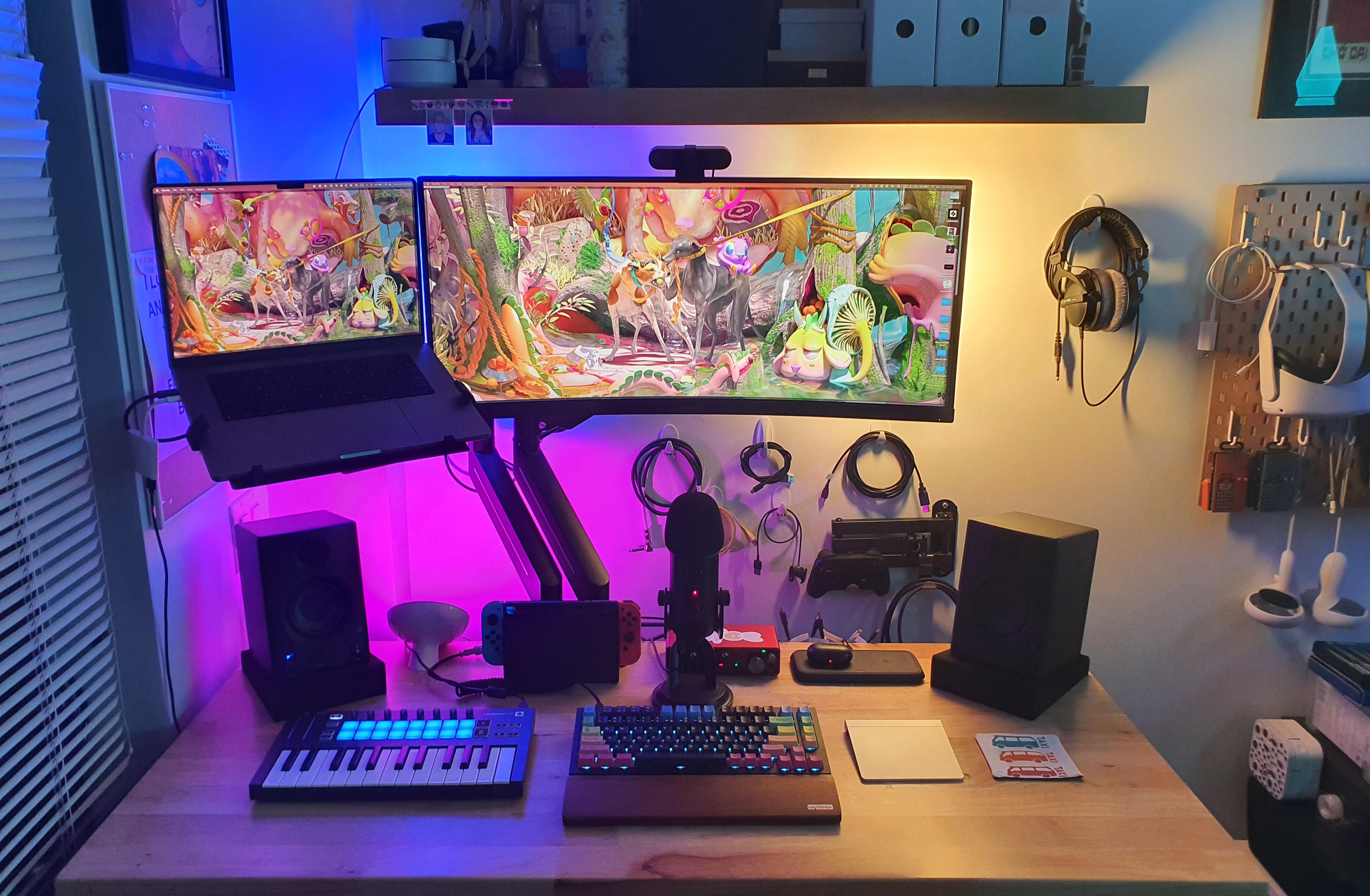 MacTop + 34-in ultrawide standing setup | Scrolller