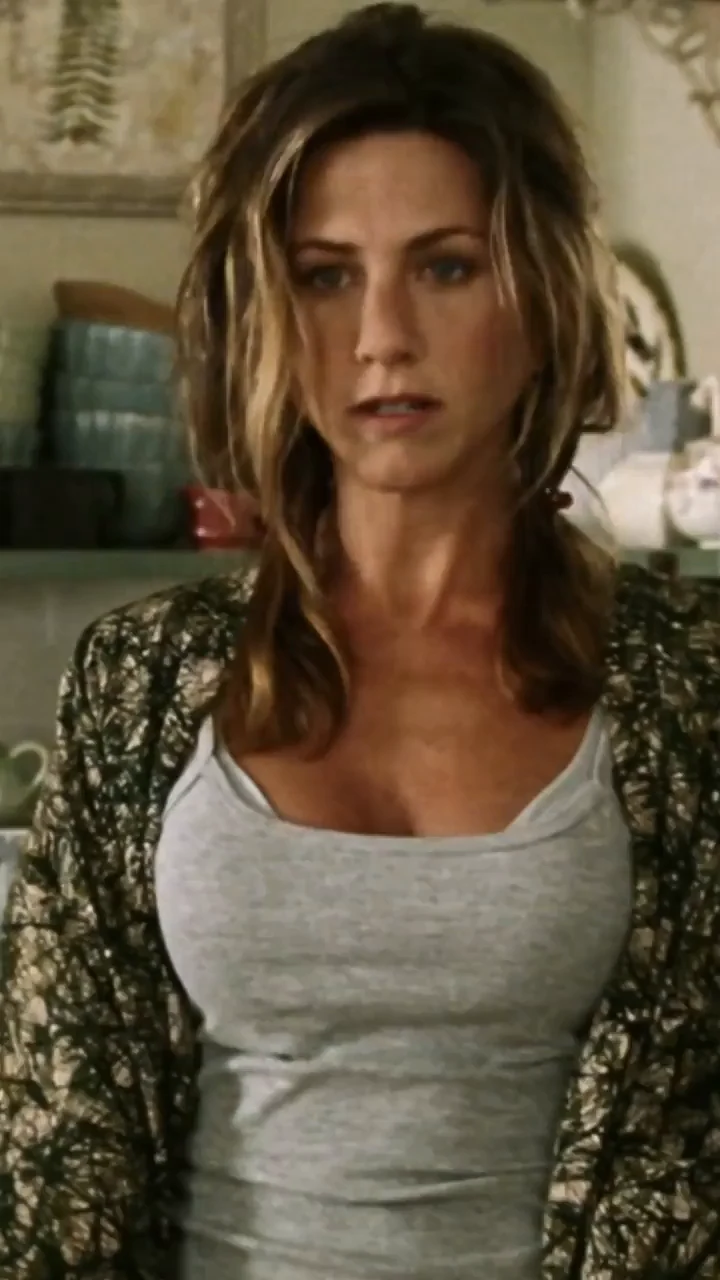 Jennifer Aniston in "Bruce Almighty" (2003) | Scrolller