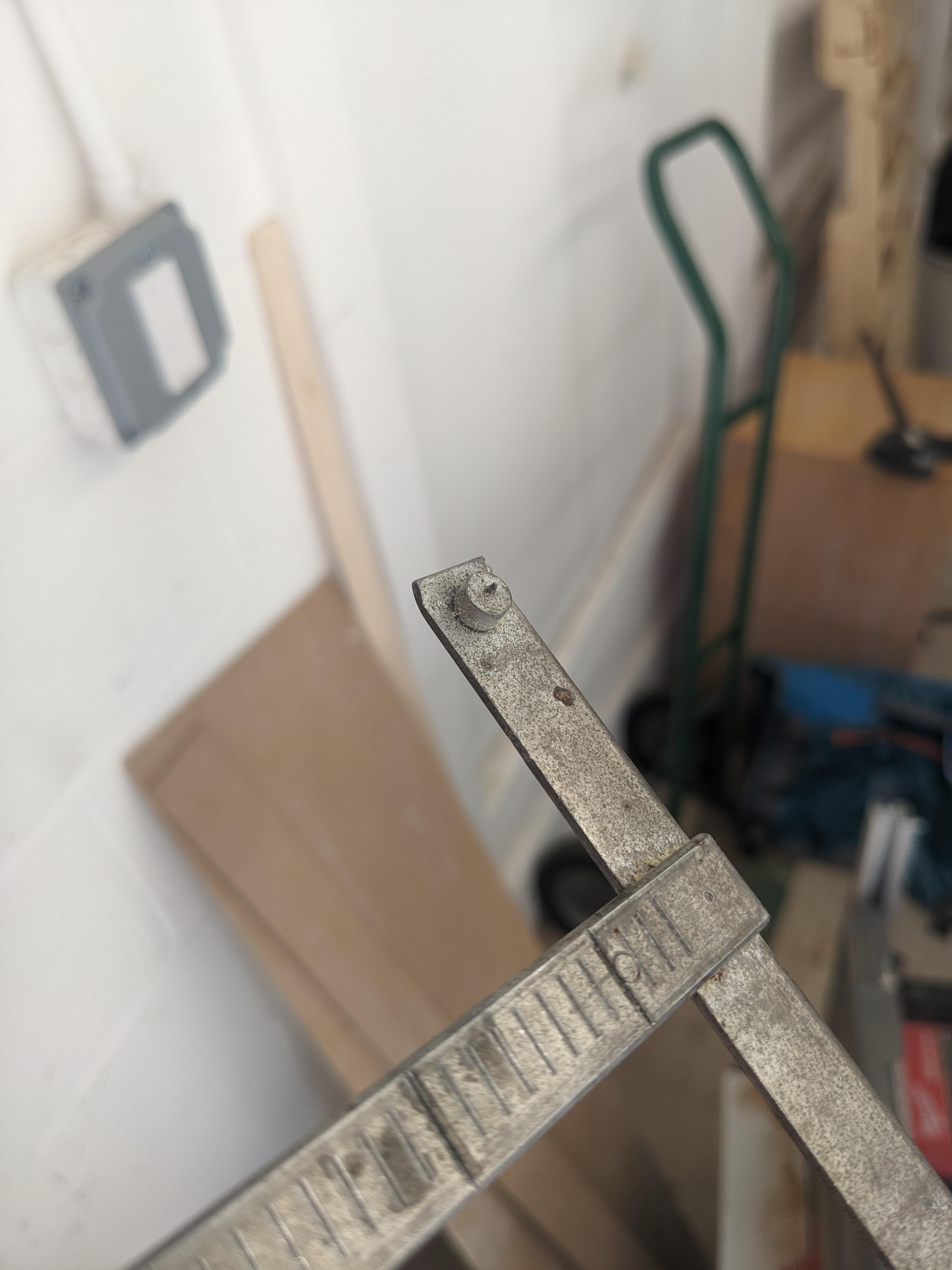 What's the purpose of this on my circular saw guide? | Scrolller