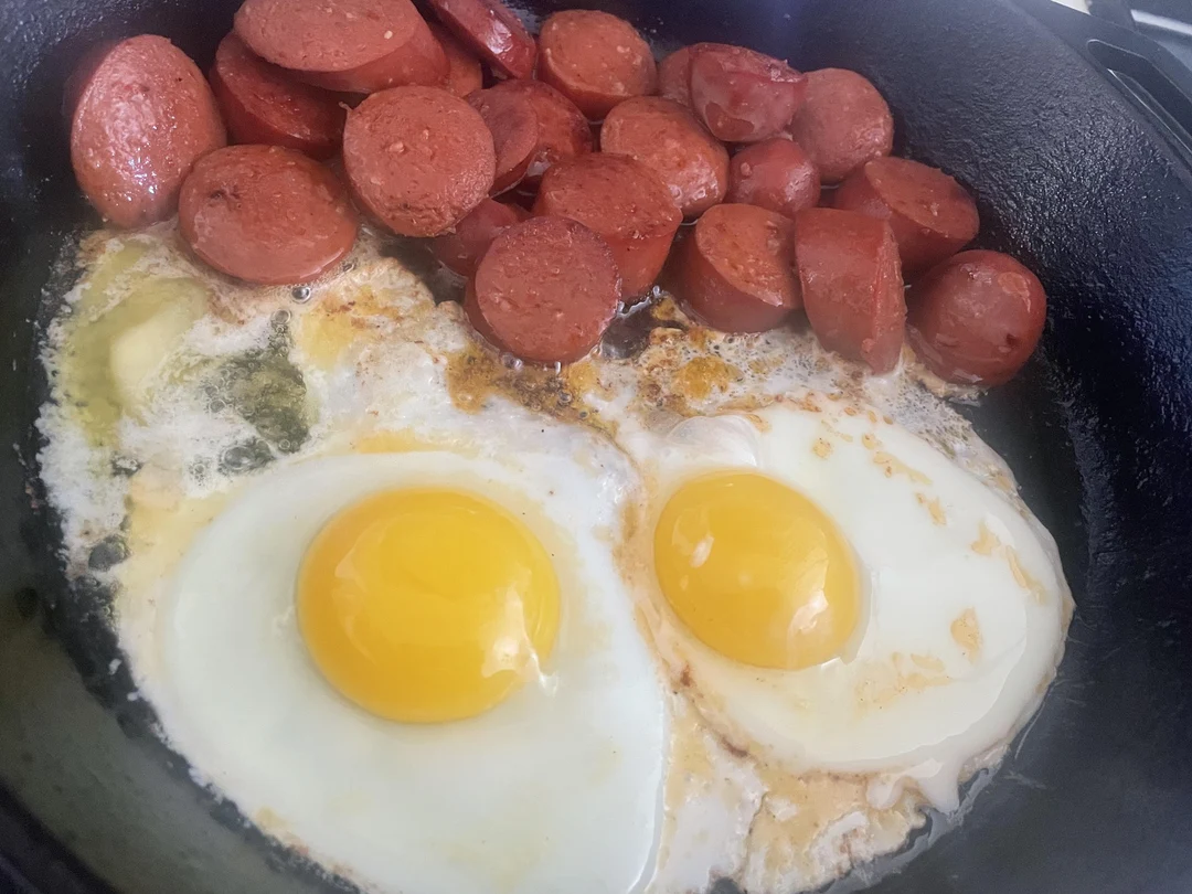 Hot link and eggs | Scrolller