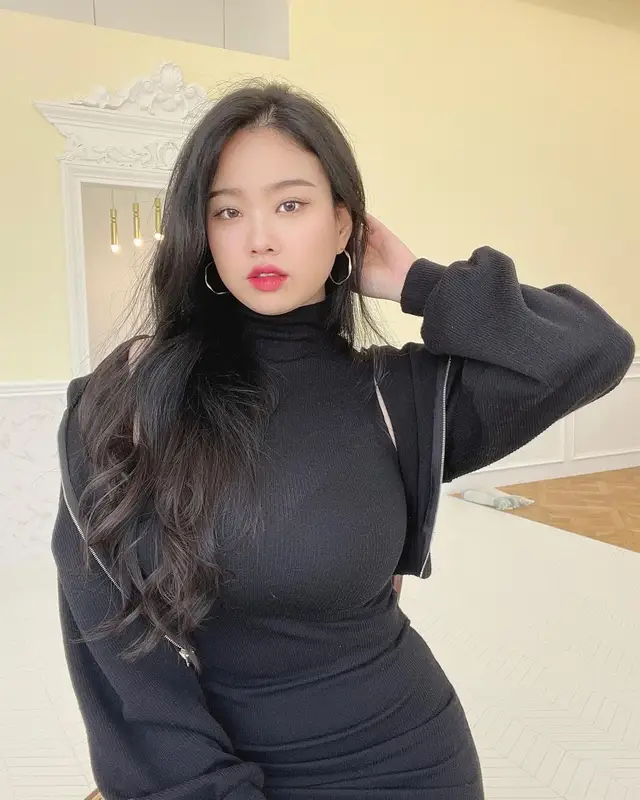 Busty asian | Scrolller