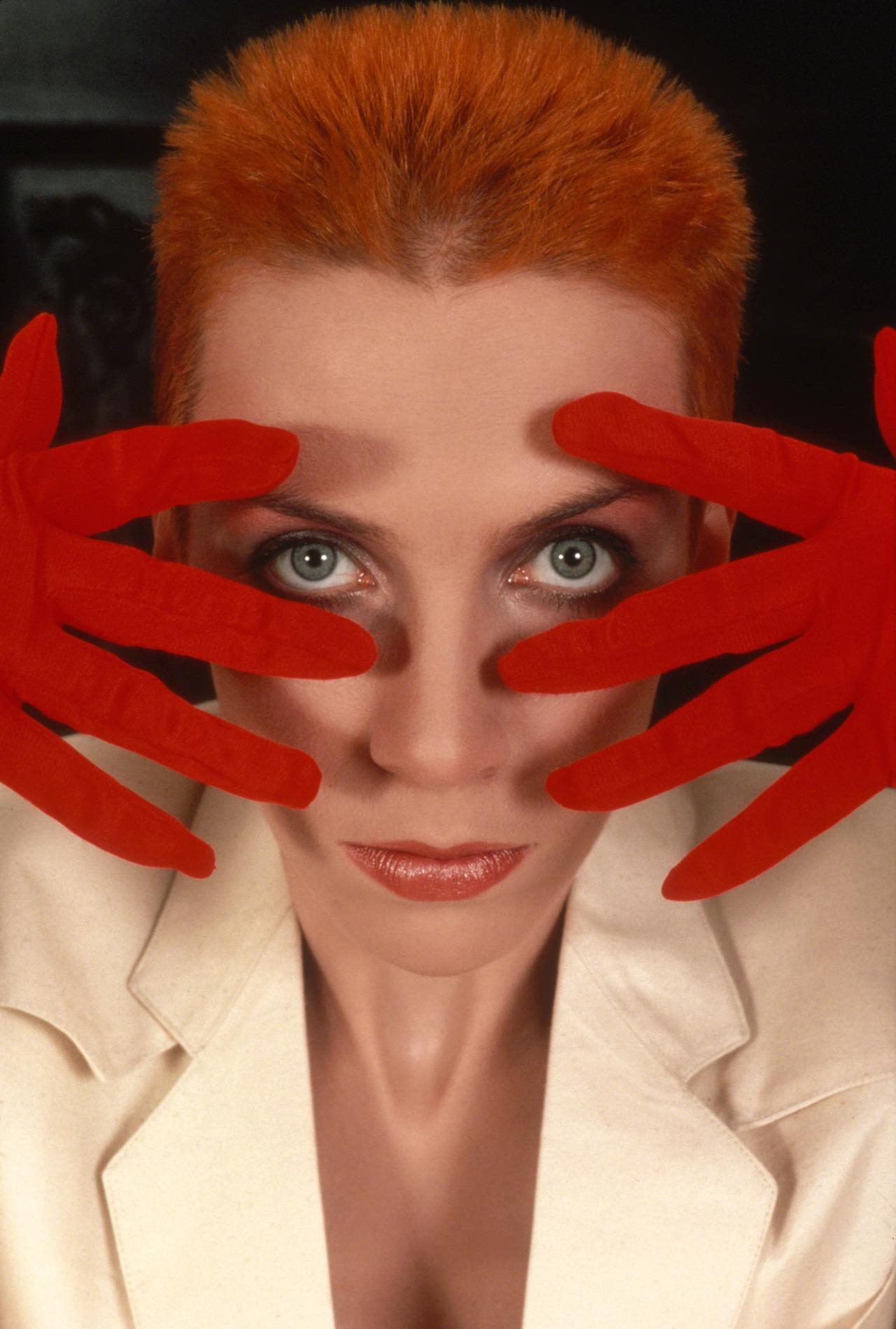 Annie Lennox (1983) | Scrolller