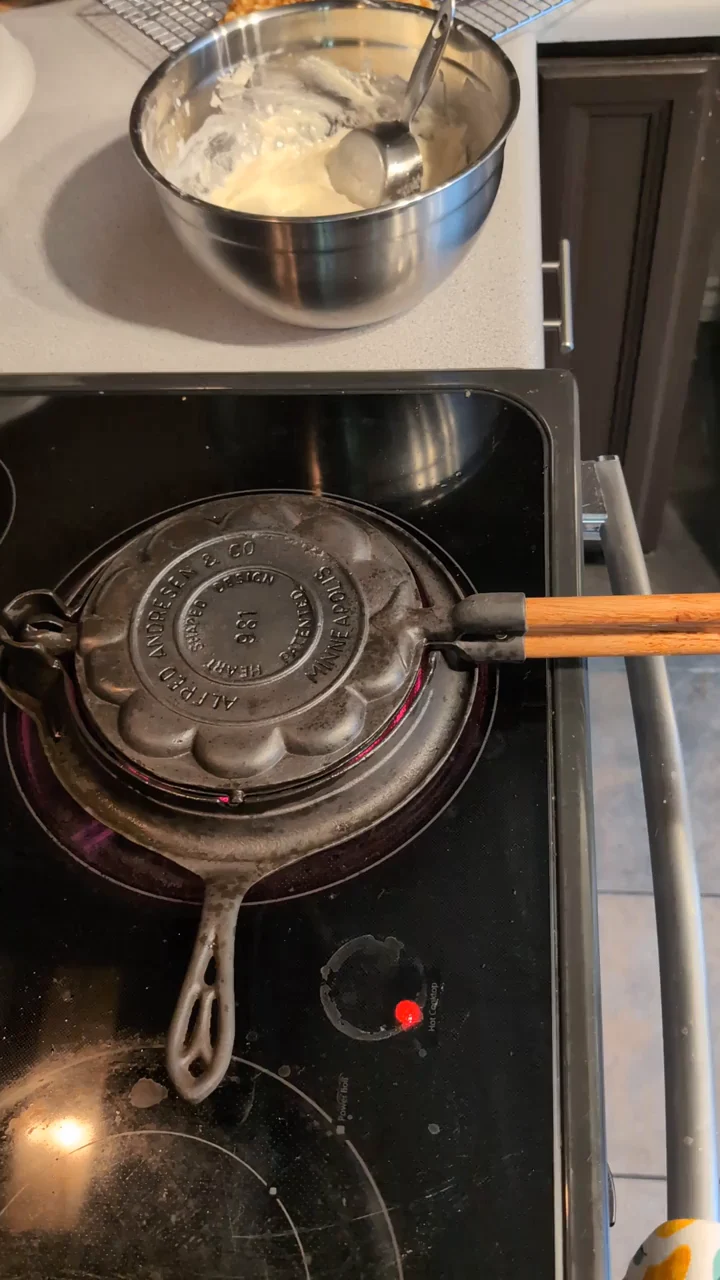 First time using the Alfred Andresen Hearts Dressing Waffle Iron | Scrolller