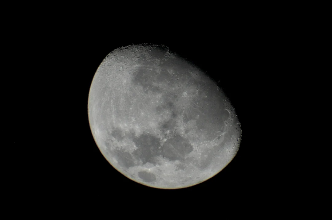 My first proper photo of the moon | Scrolller