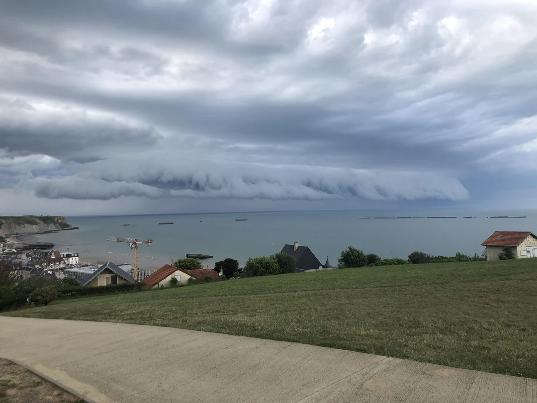 Shelf approaching | Scrolller