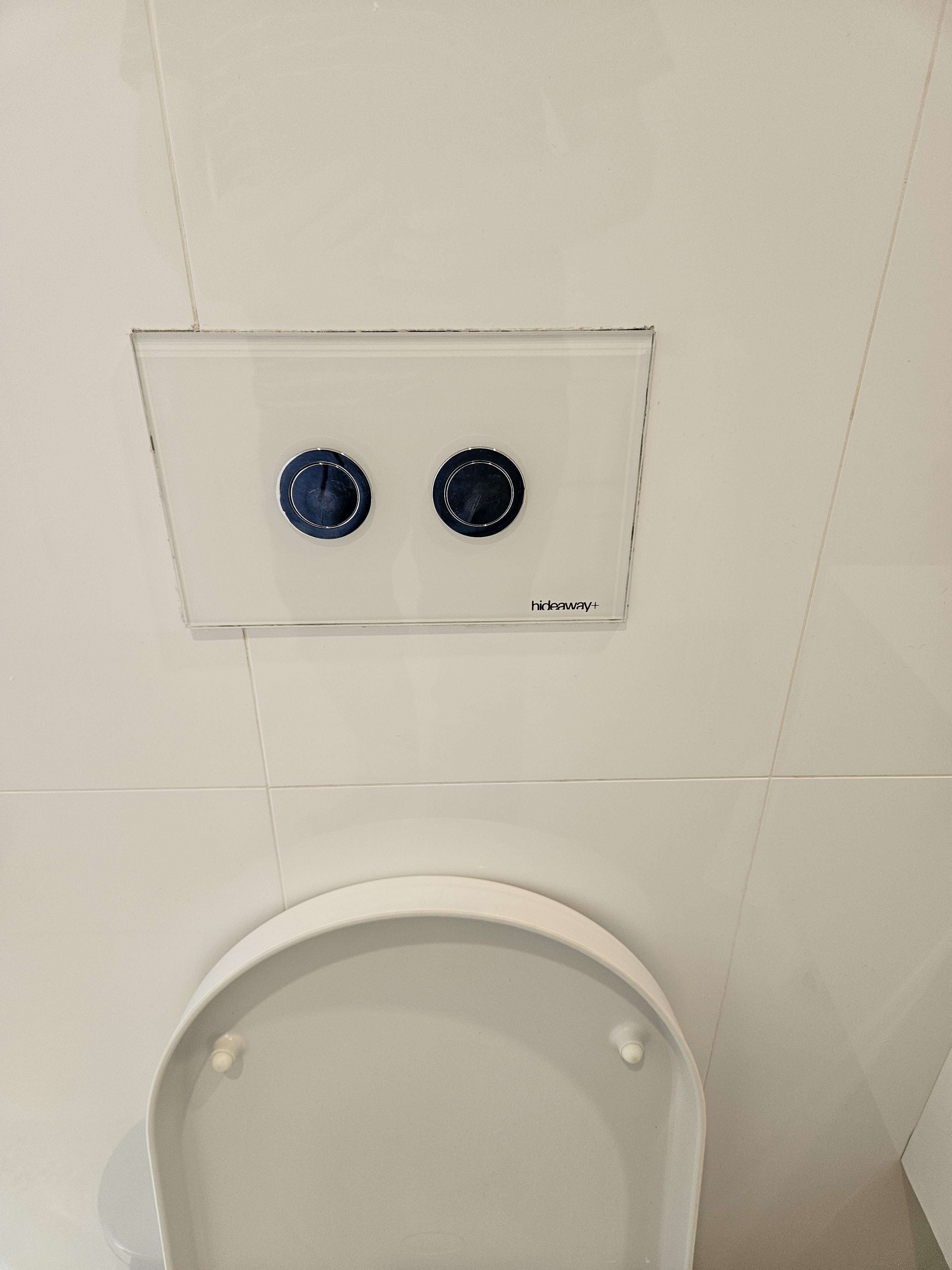 Which is the full flush ? | Scrolller