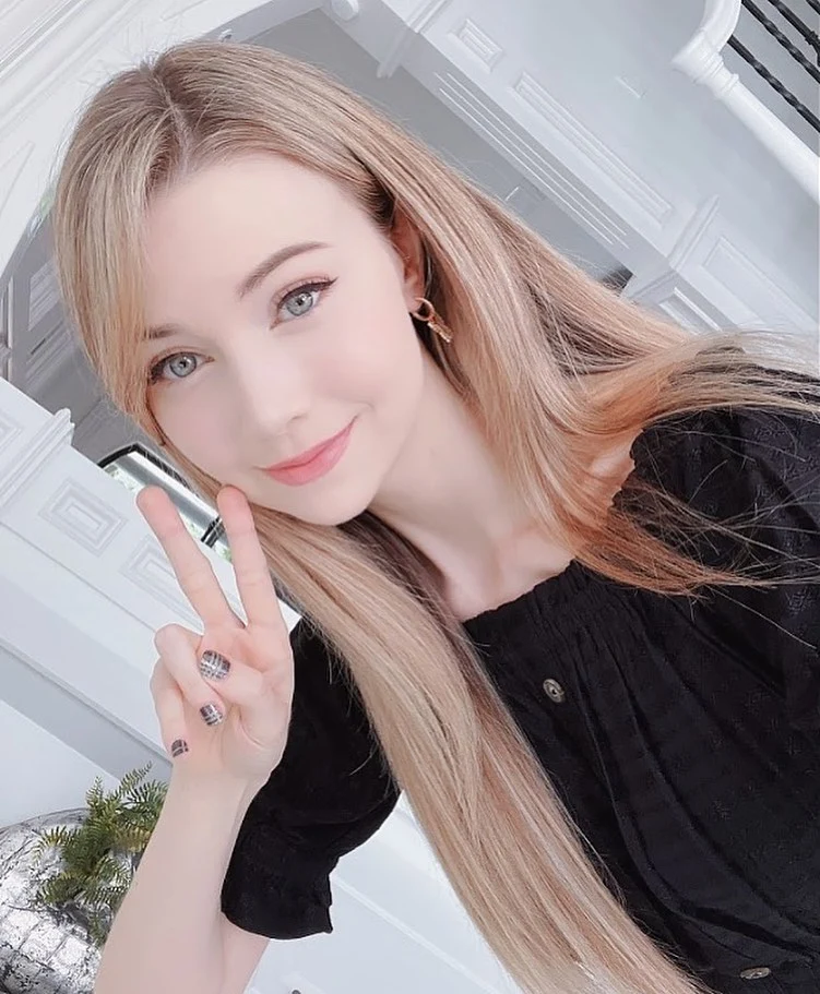 Dizzykitten | Scrolller