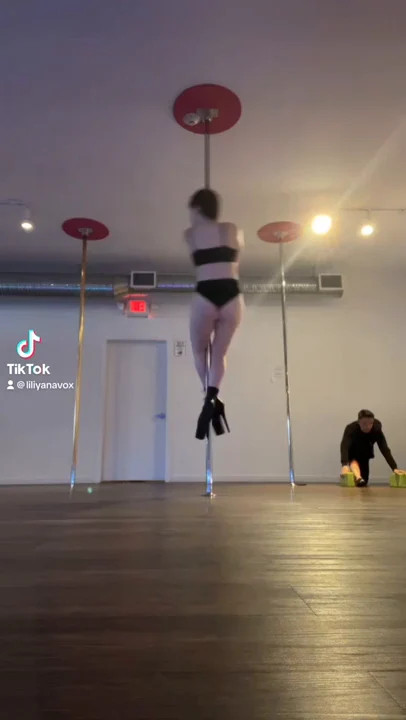 Thursday practice (how do we feel about knee holds?) | Scrolller