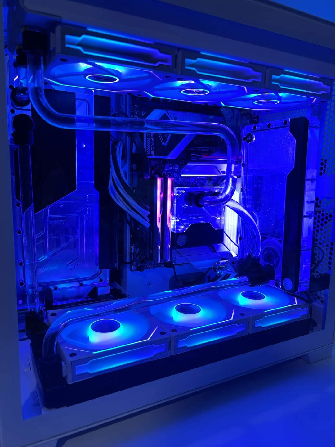 First loop - O11D Evo reversed build 4090+13900k | Scrolller