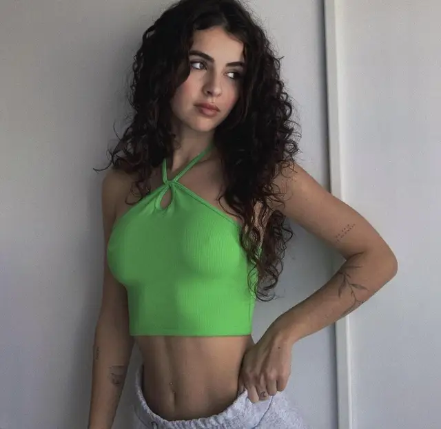 Sara Llamas | Scrolller