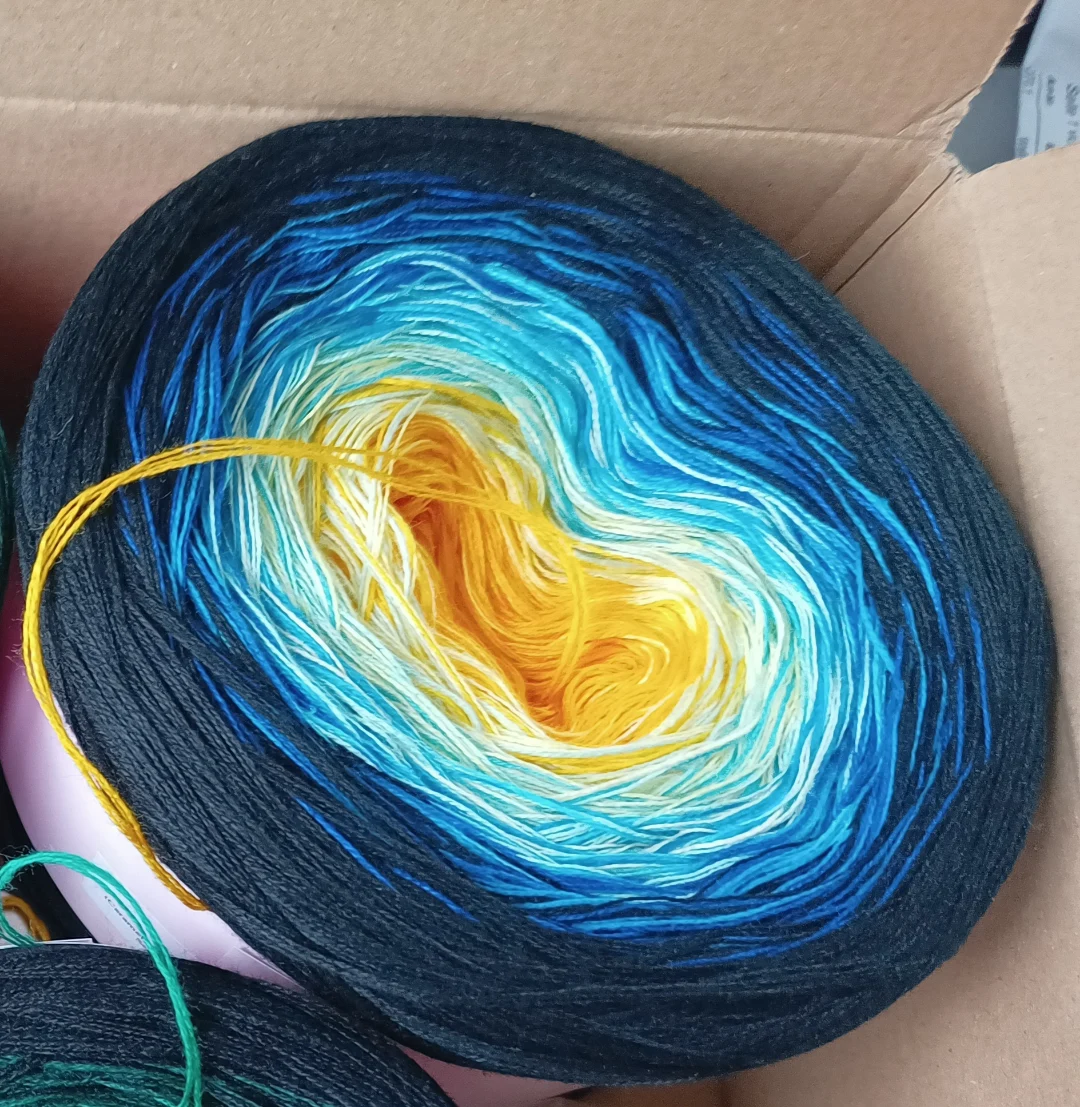 Does anyone have a pattern that has swirls but can be crocheted fully with one strand ...