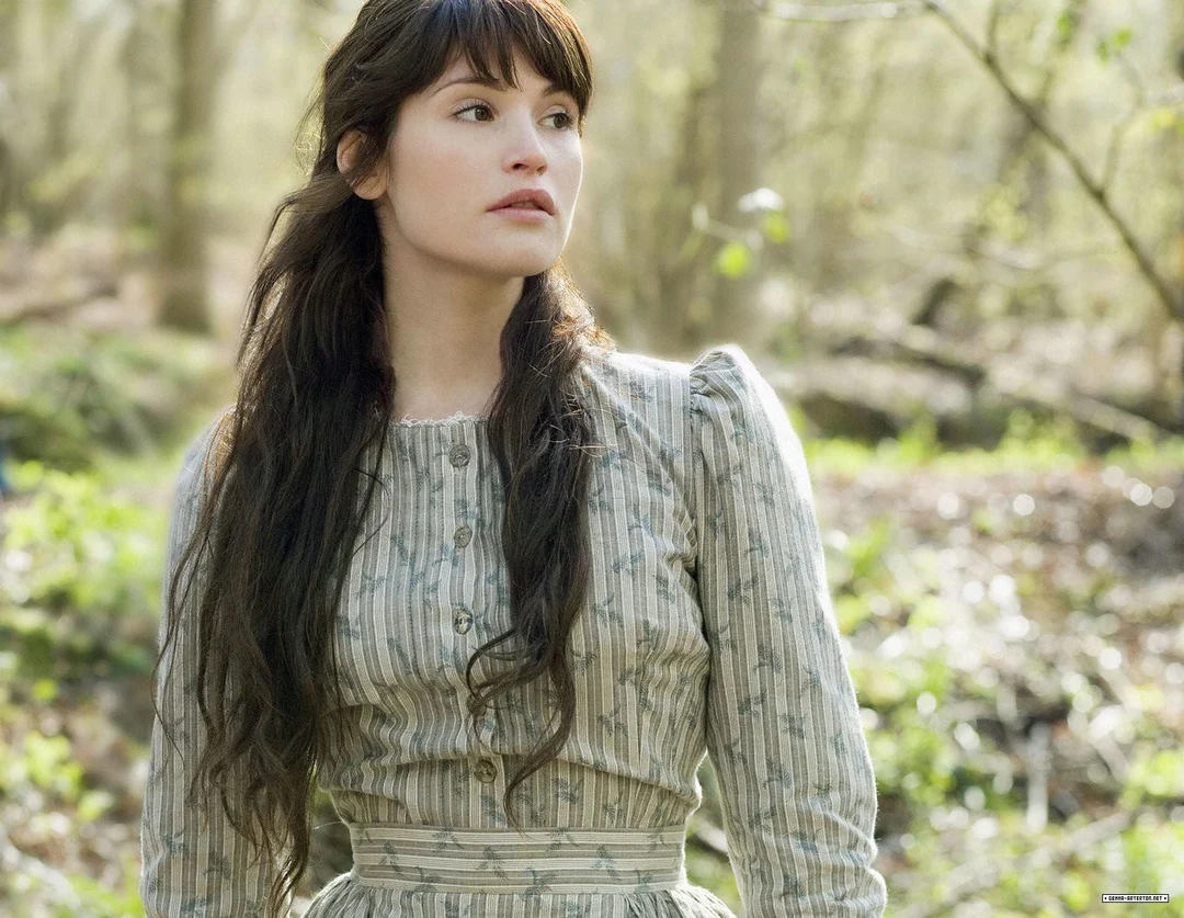 Gemma Arterton Scrolller