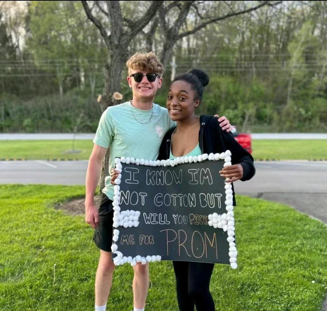 Pick me for prom.. | Scrolller