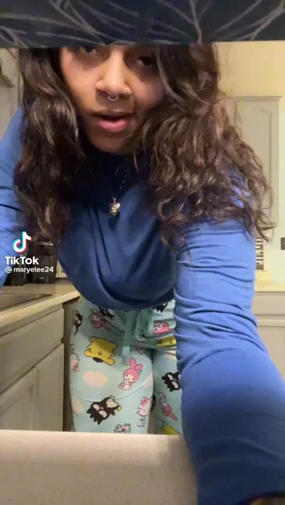 Wagon On Her | Scrolller