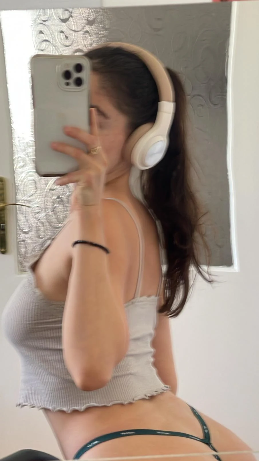 Gusse what music is playing | Scrolller