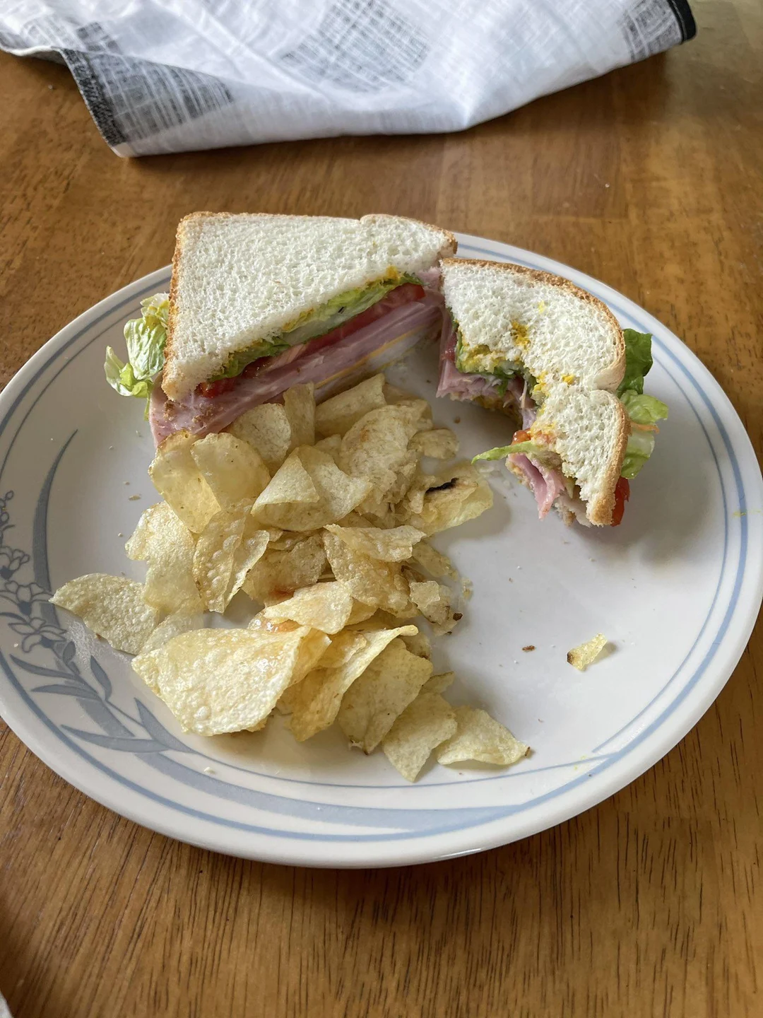 A classic ham sandwich with chips | Scrolller