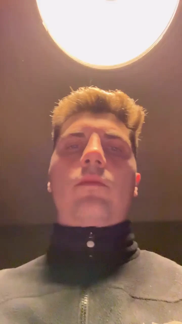 Wth is going on y'all | Scrolller