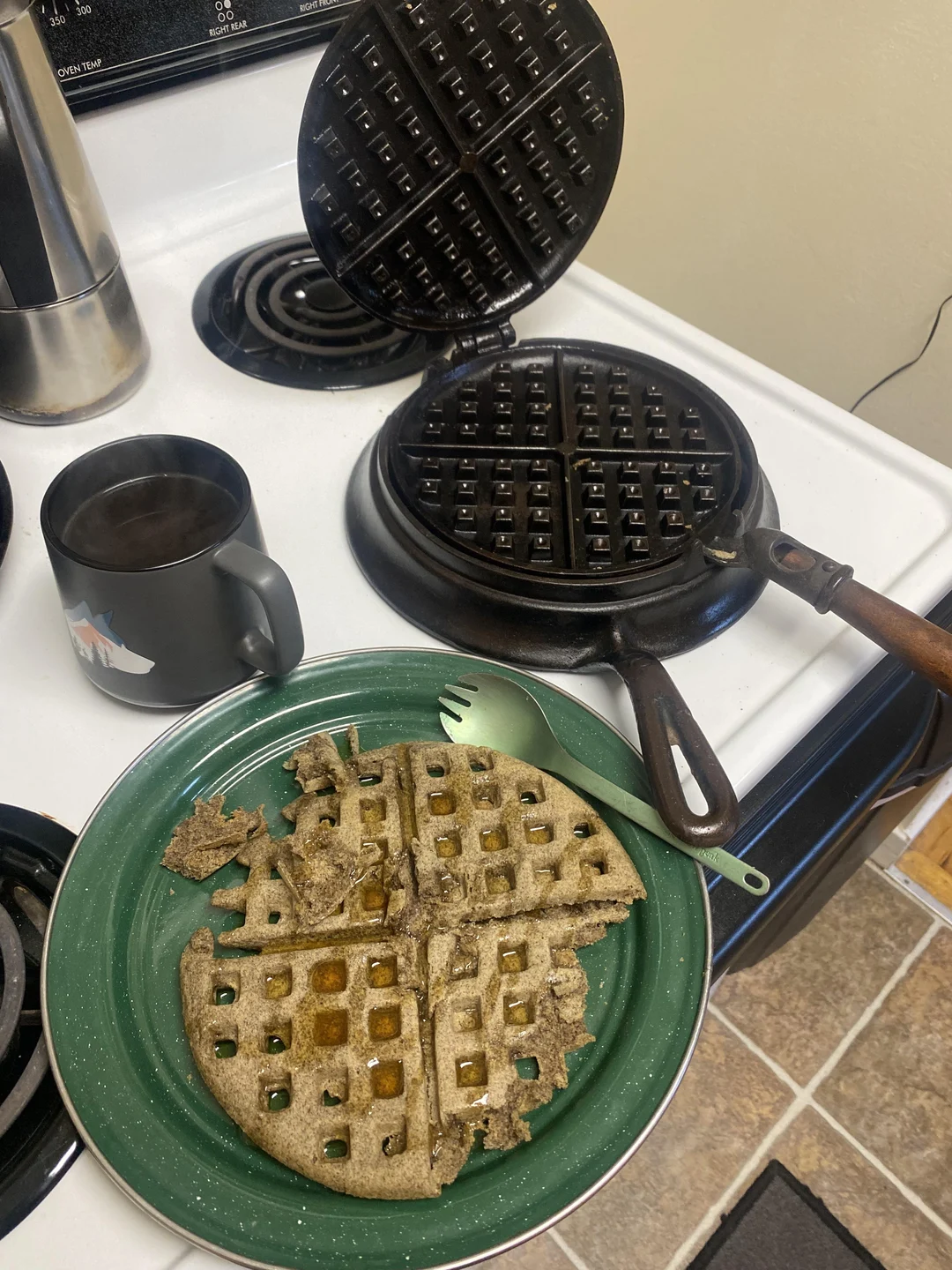 Cast iron waffle maker | Scrolller