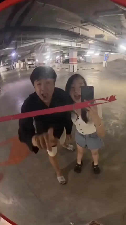 Distortion | Scrolller