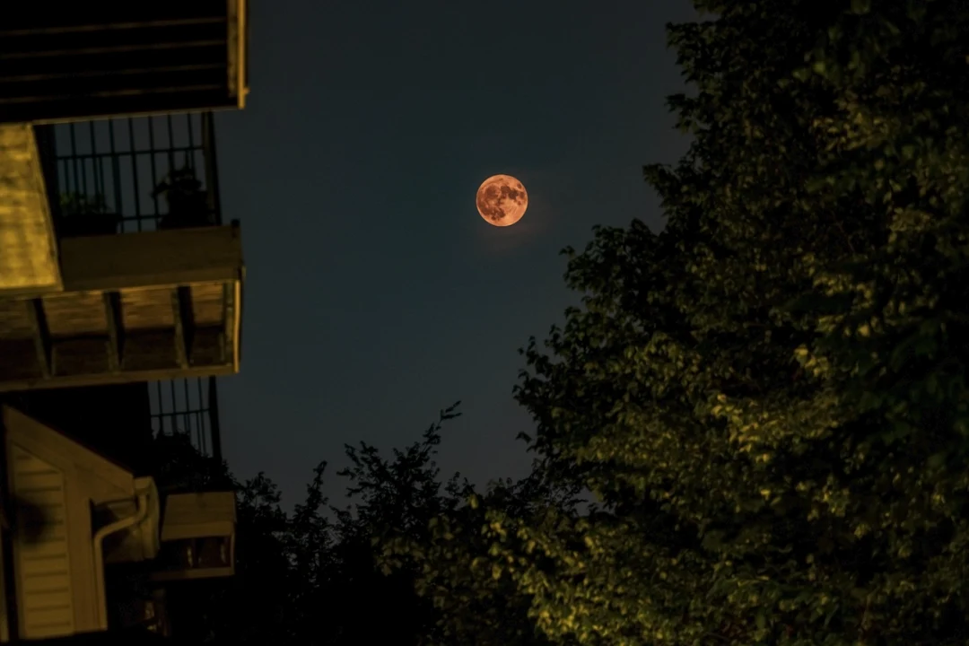 Supermoon Rising | Scrolller