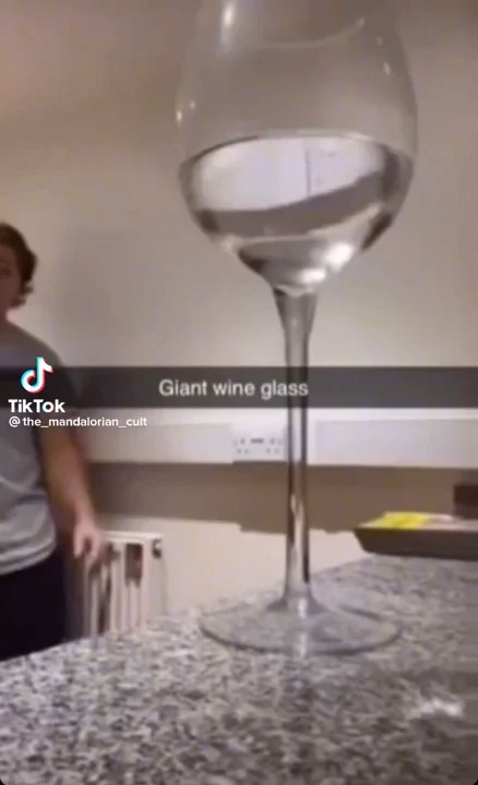 Giant wine glass | Scrolller