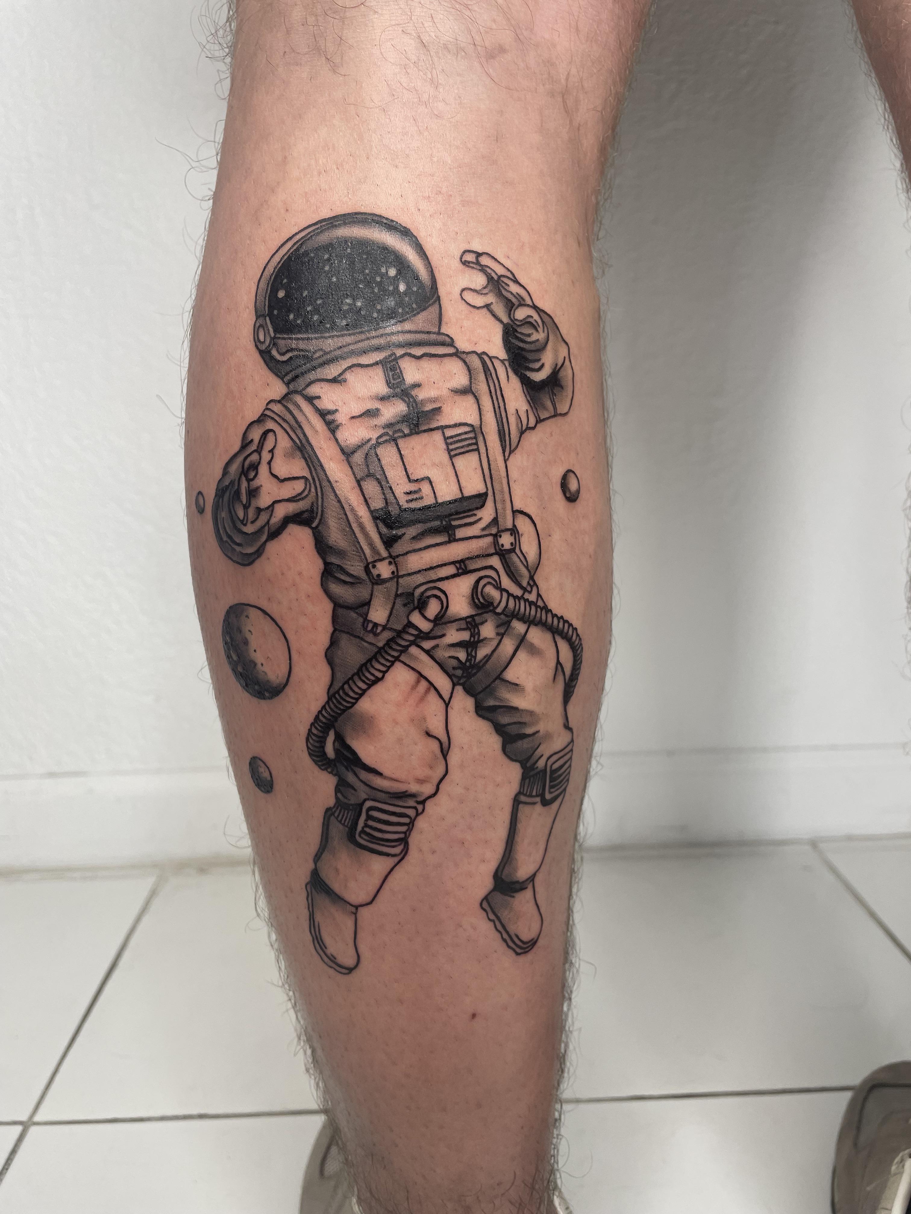 Thoughts on what to add on my shin or under him? | Scrolller