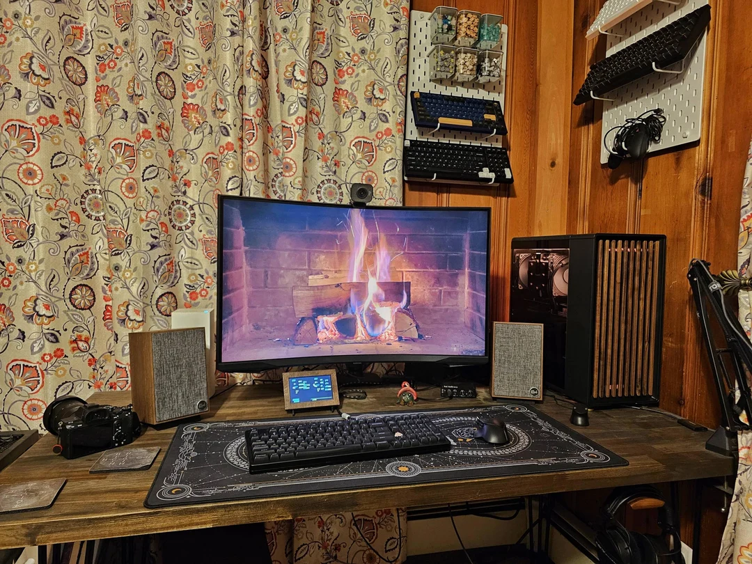 Fractal Design North has completed my cozy gaming corner. | Scrolller
