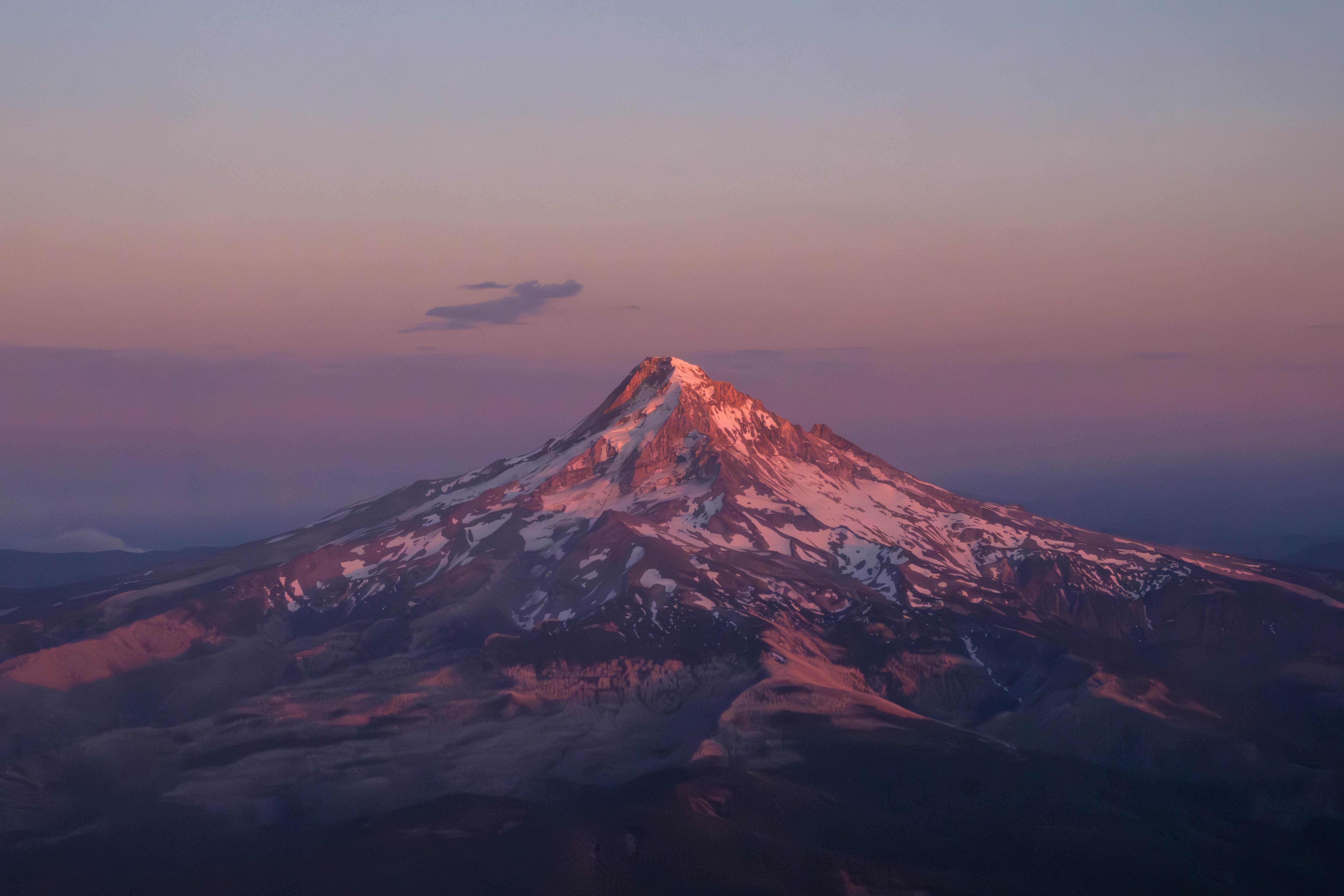 Discover more like SkyPorn: Mount Hood, Oregon at sunset from an airplane and Related Content ...