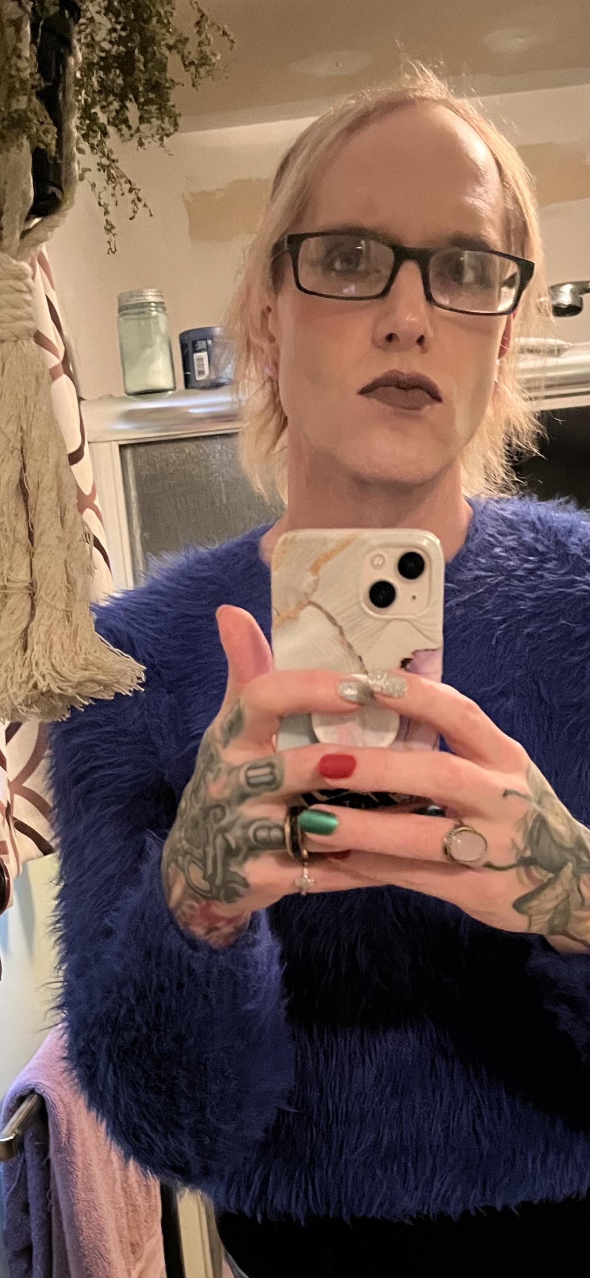 Happy Selfie Saturday, everyone! Please remember you are seen, you are valid, and you deserve to ...