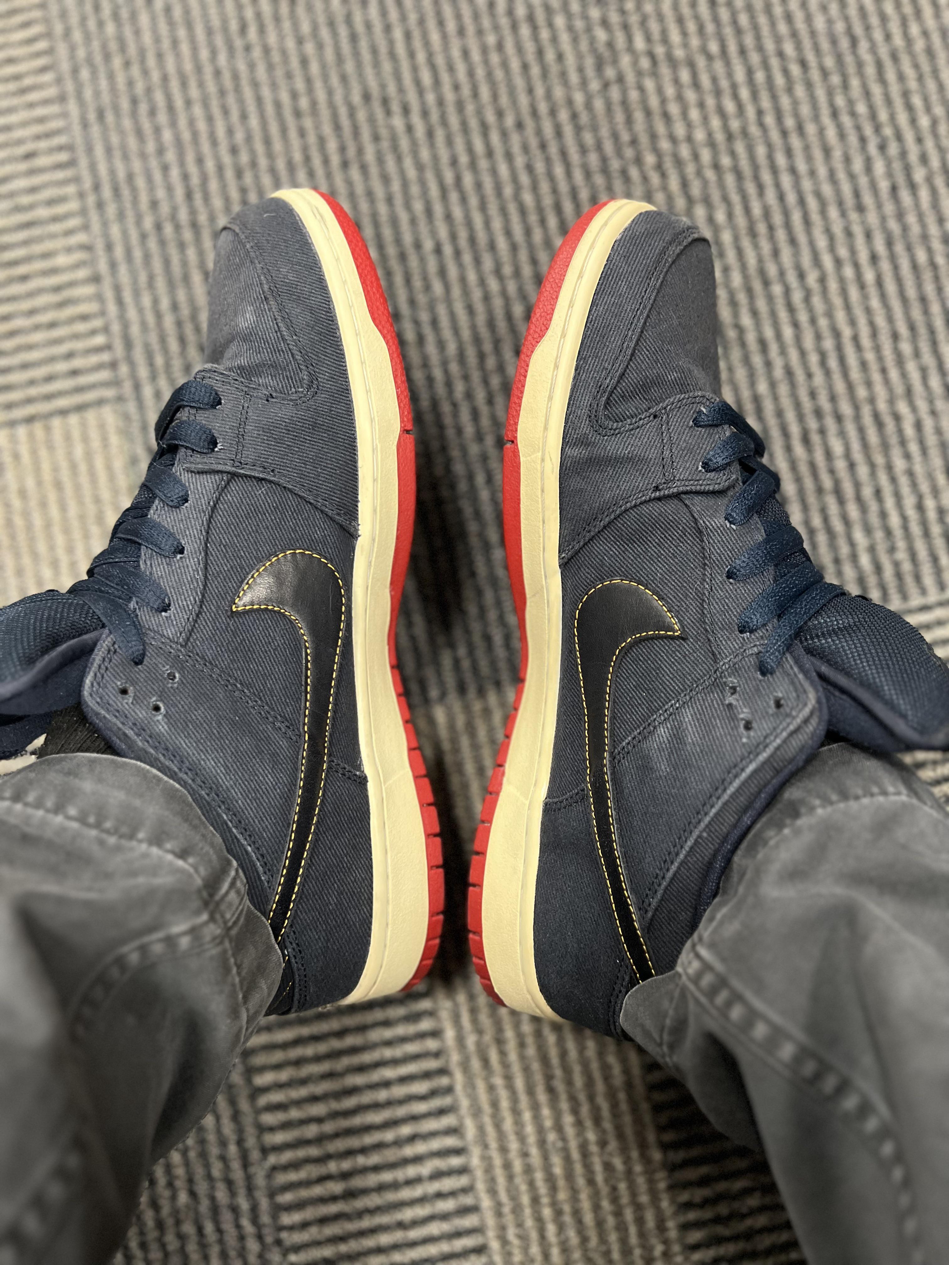 Nike SB Levi’s dunks in the office | Scrolller