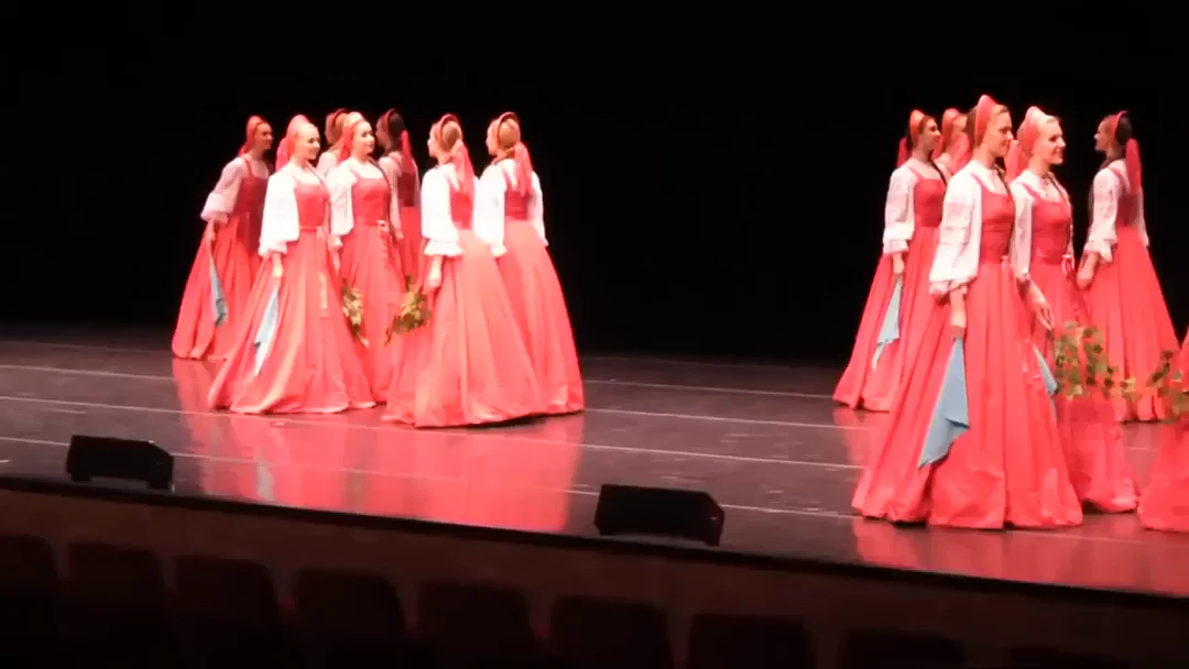 Russian "Floating Step" Folk Dance | Scrolller