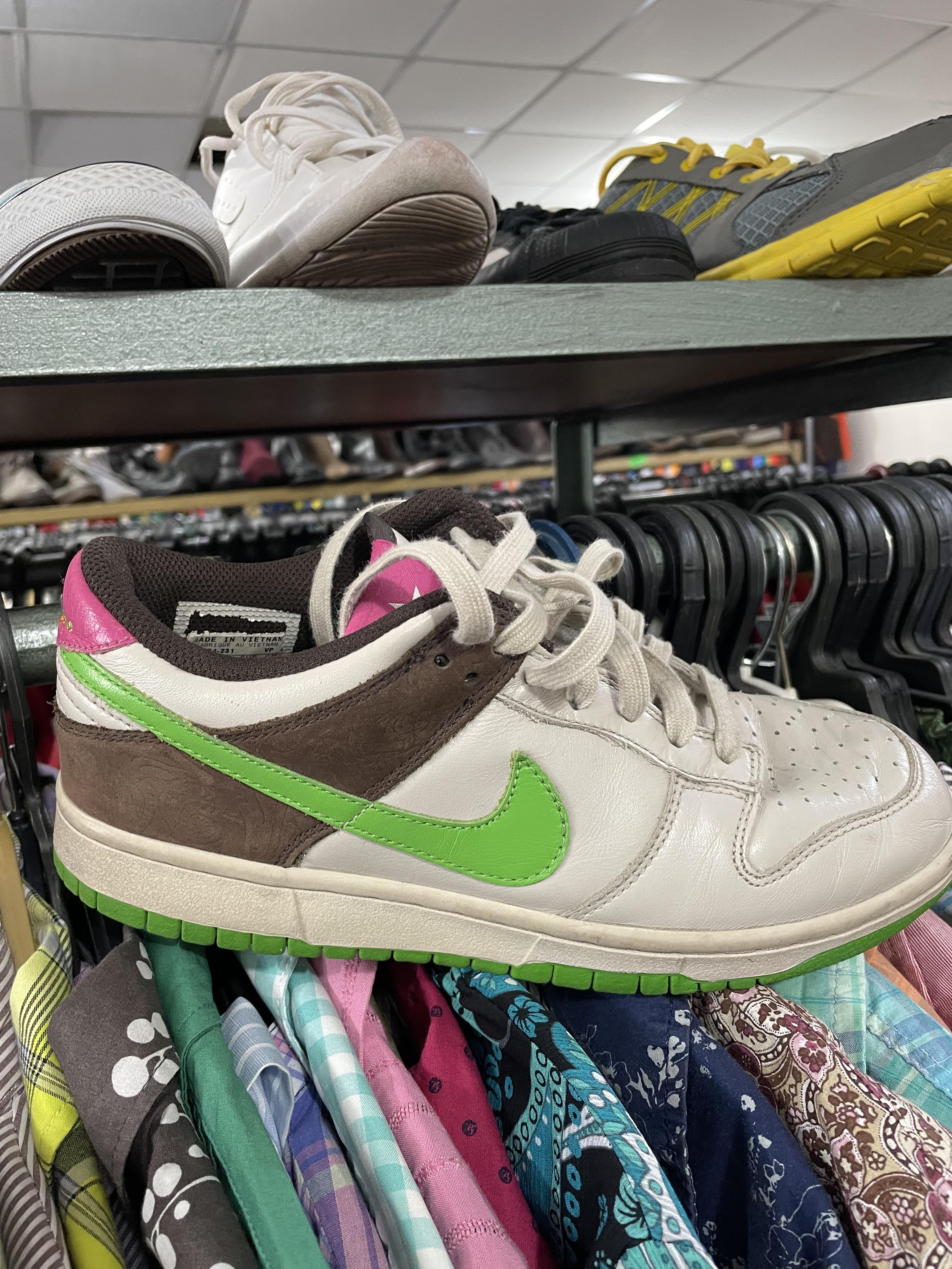 Help me find the name of these dunks, pls | Scrolller