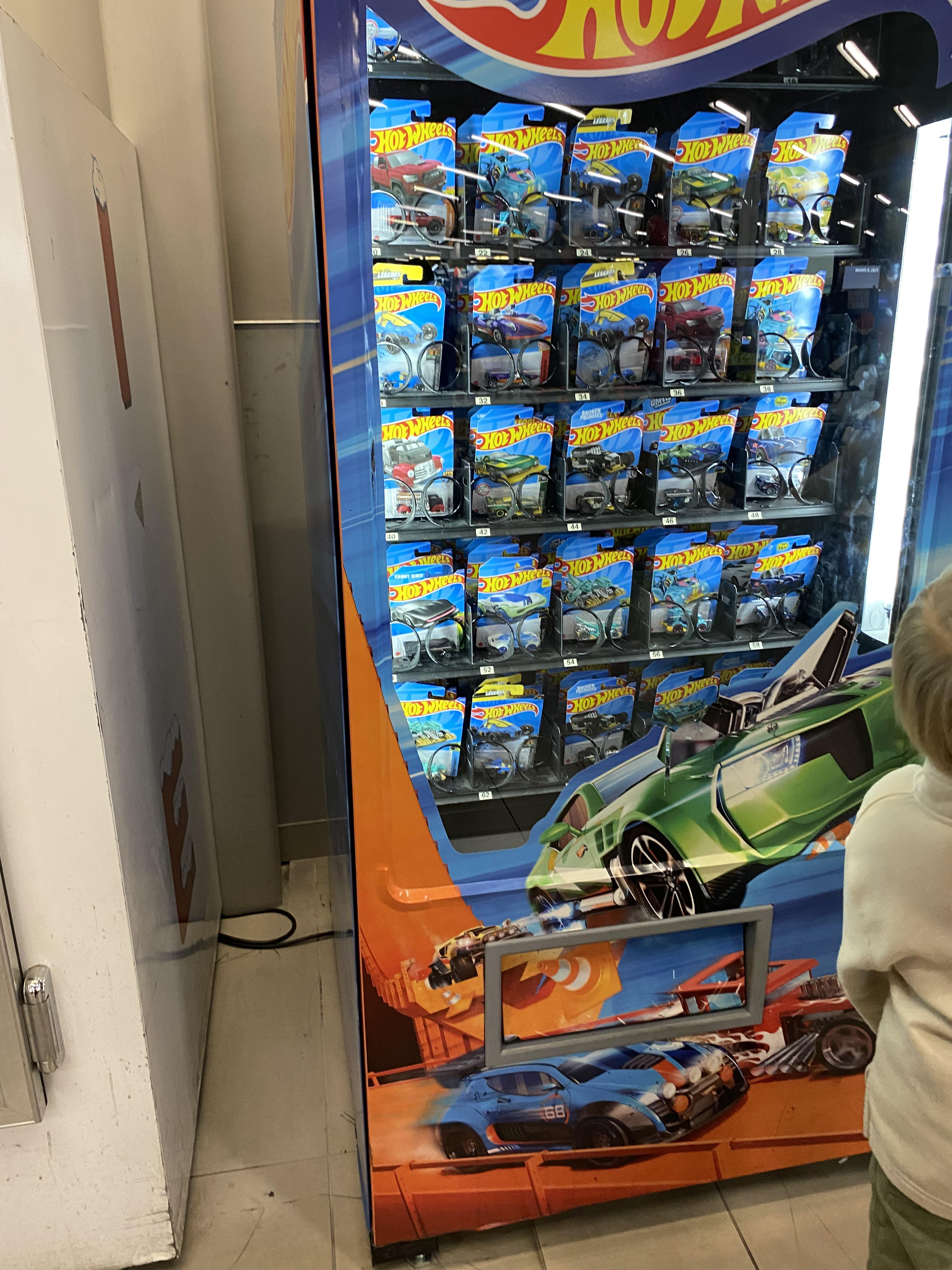 Hot wheels vending machine | Scrolller