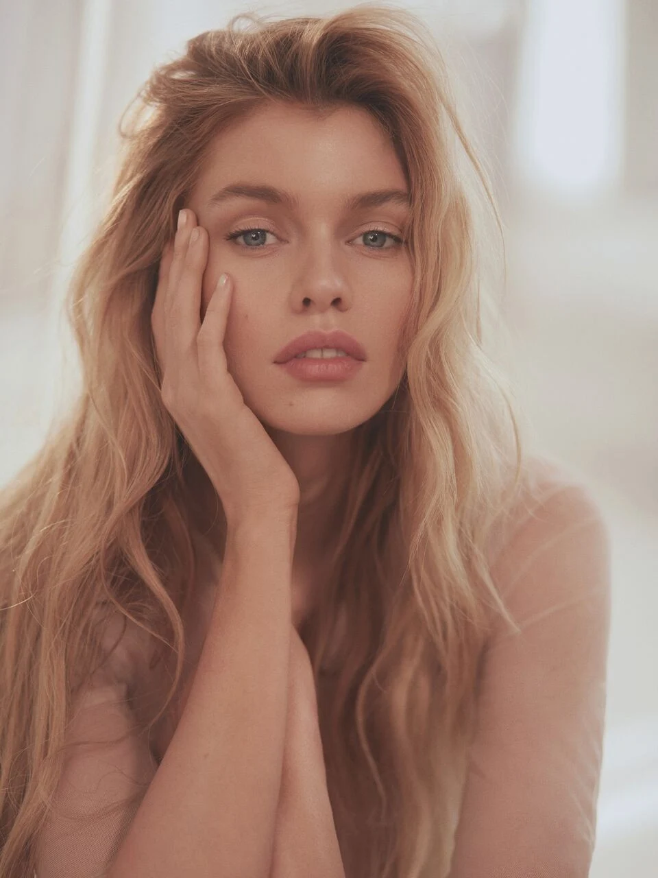 Stella Maxwell | Scrolller