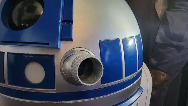 R2-D-Gloryhole | Scrolller