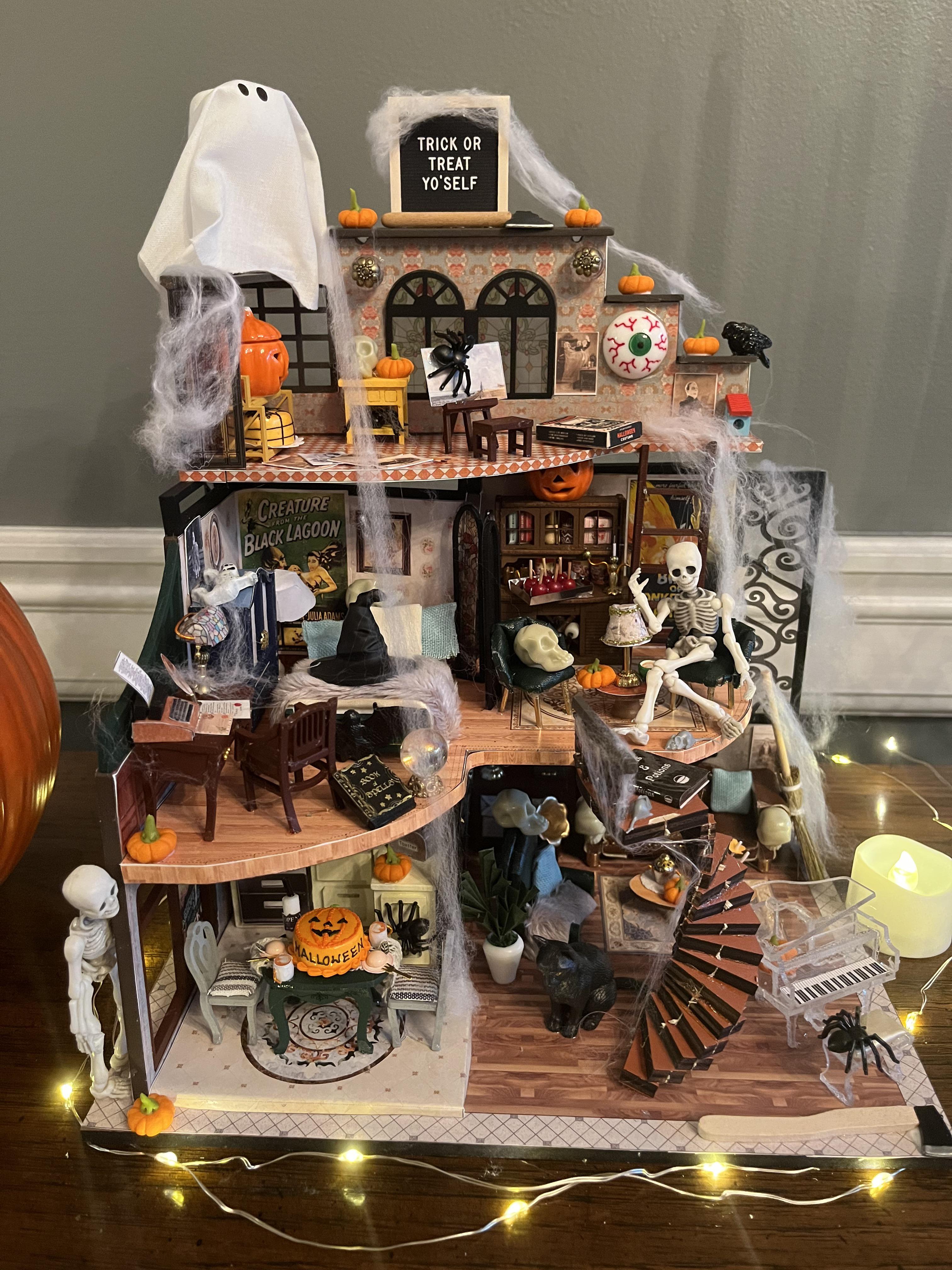 Miniature Haunted House | Scrolller